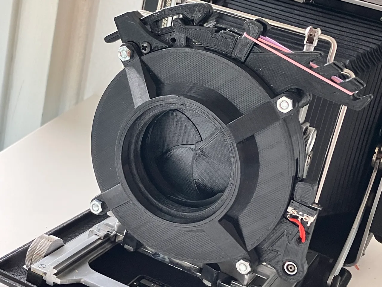 Large Format Camera Leaf Shutter by Jan | Download free STL model ...