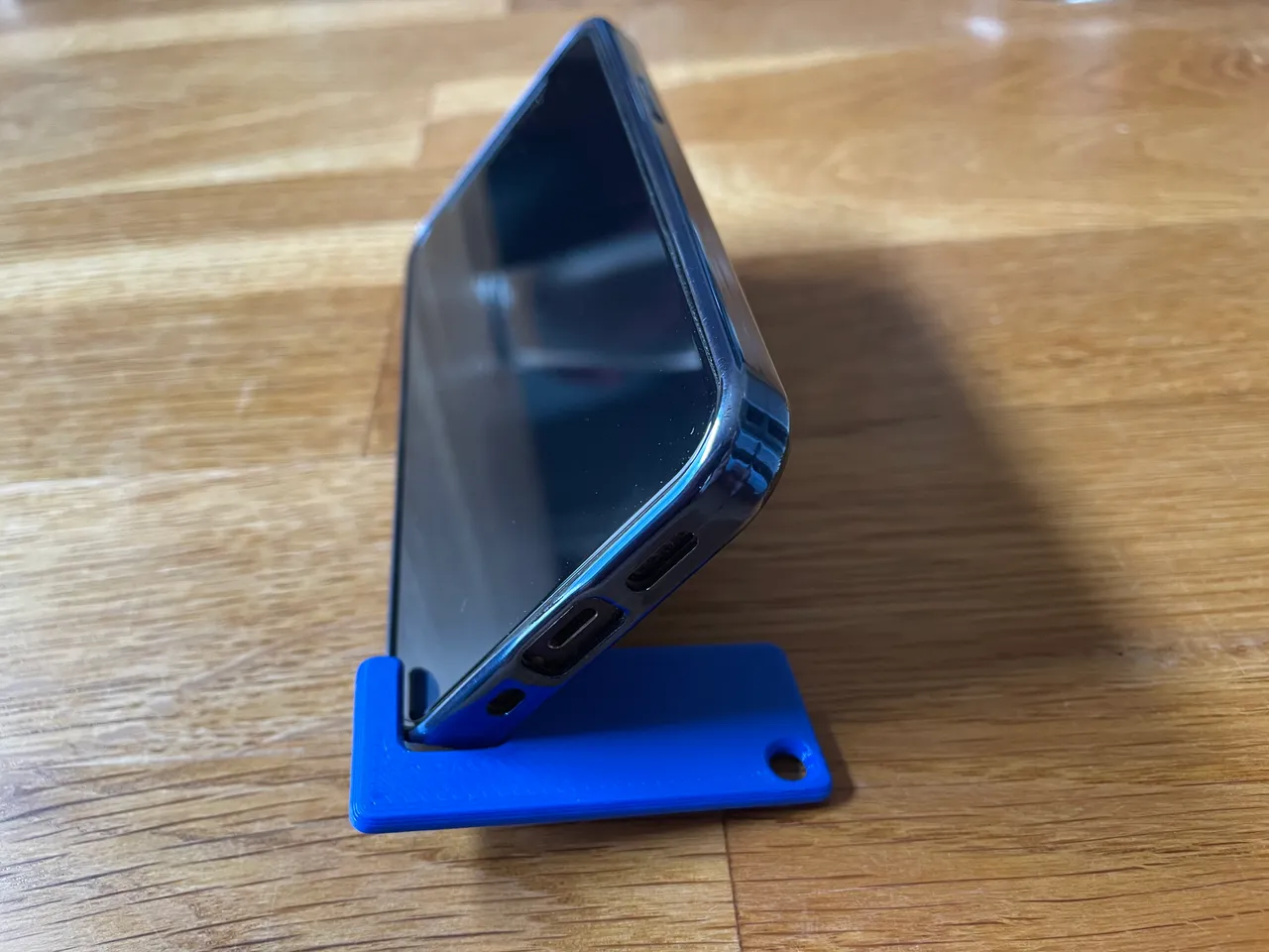 Simple phone stand (with FreeCAD file) parametric by Flo | Download ...