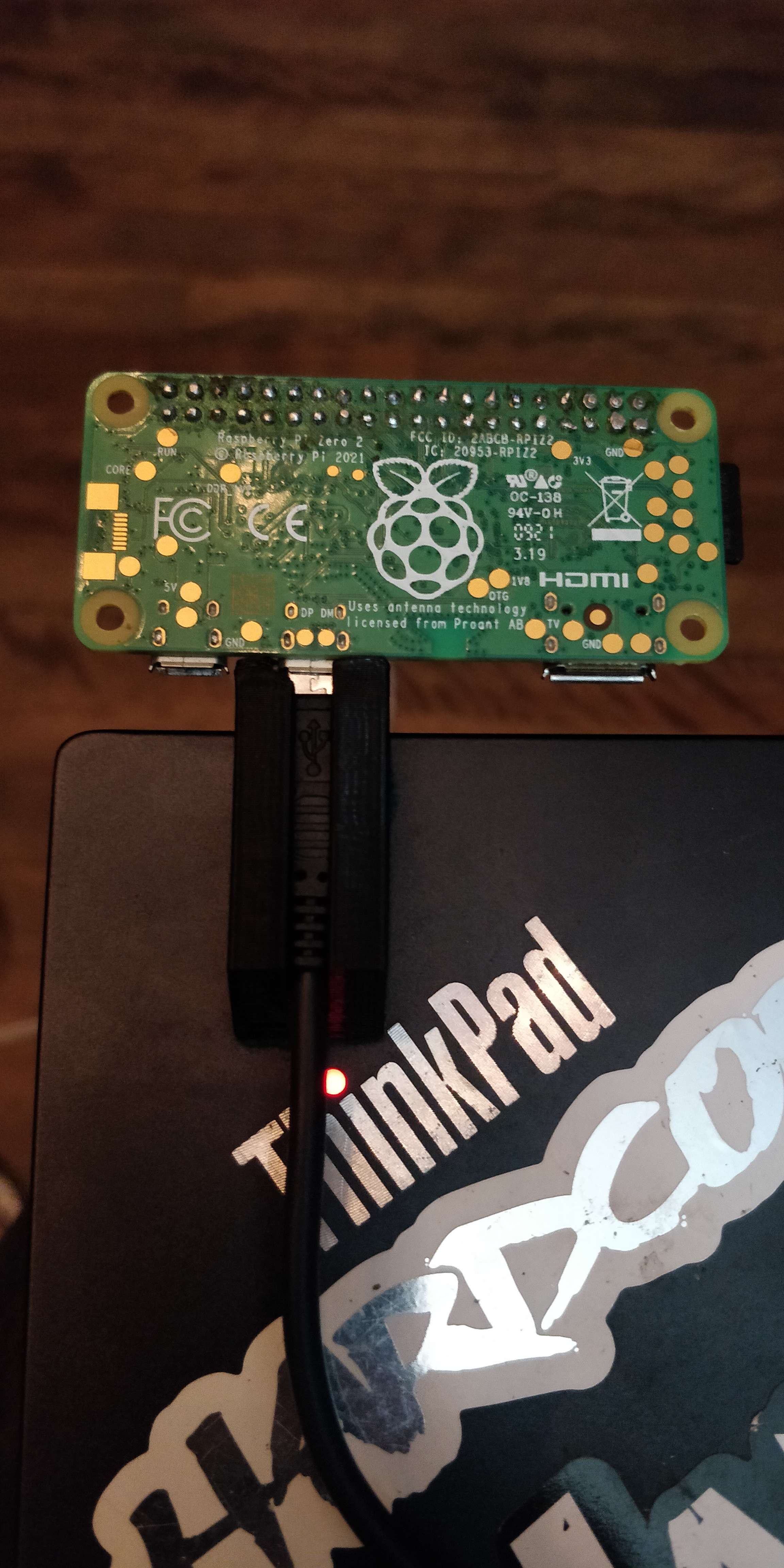 usb cable support for thinkpad E595 lid by V0rT3x | Download free STL ...