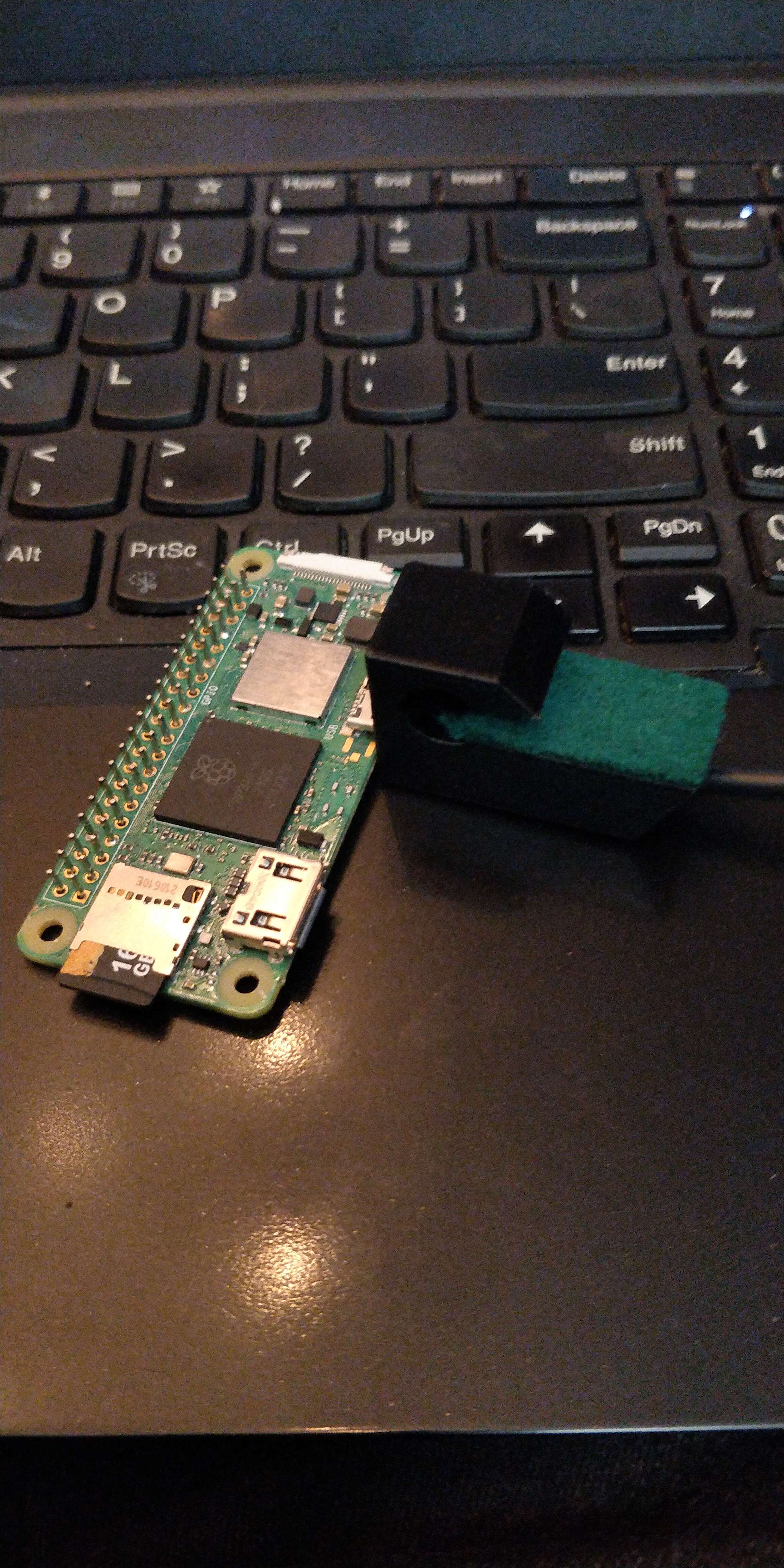 usb cable support for thinkpad E595 lid by V0rT3x | Download free STL ...