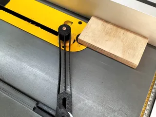 Table Saw Roller Guide Featherboard Dewalt by Kon Bit | Download free ...