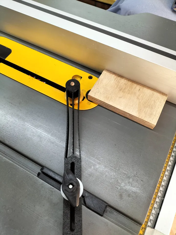 Table Saw Roller Guide Featherboard Dewalt by Kon Bit | Download free ...