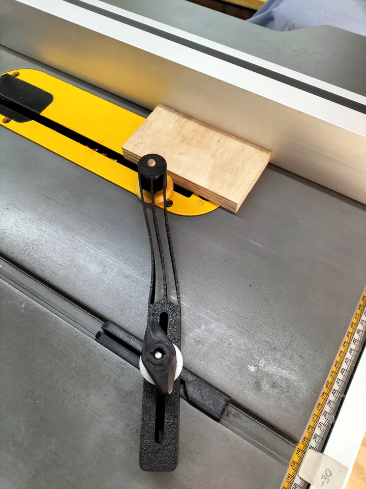 Table Saw Roller Guide Featherboard Dewalt by Kon Bit | Download free ...
