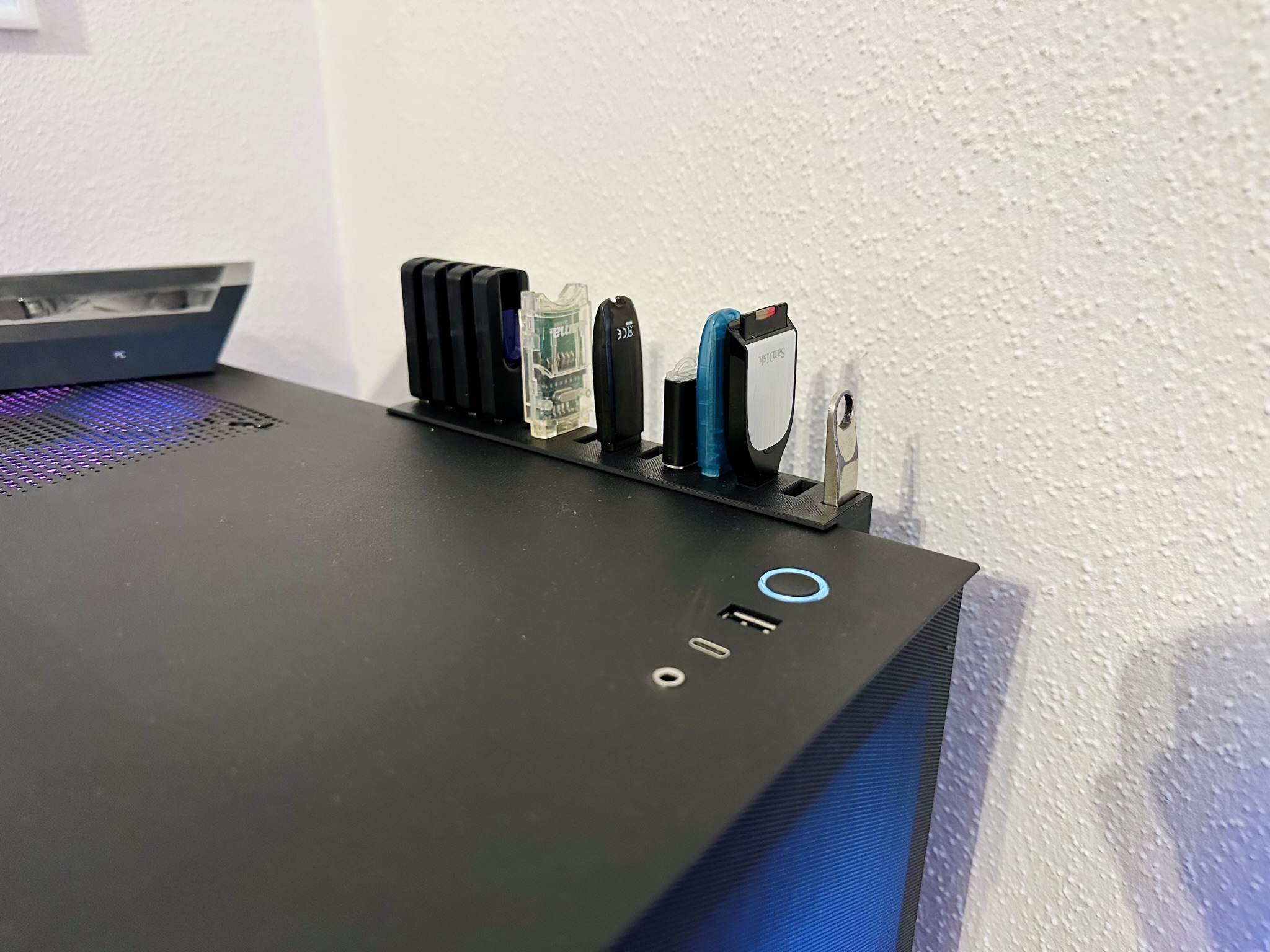 magnetic USB holder by Bajuware | Download free STL model | Printables.com