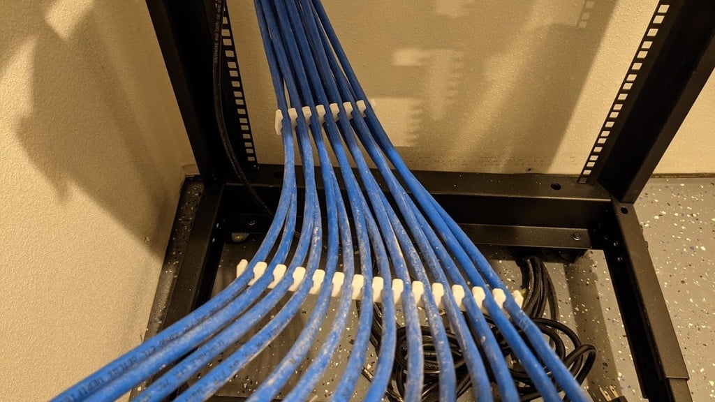 Network Cable Comb - 14 slots by Gadmek | Download free STL model ...