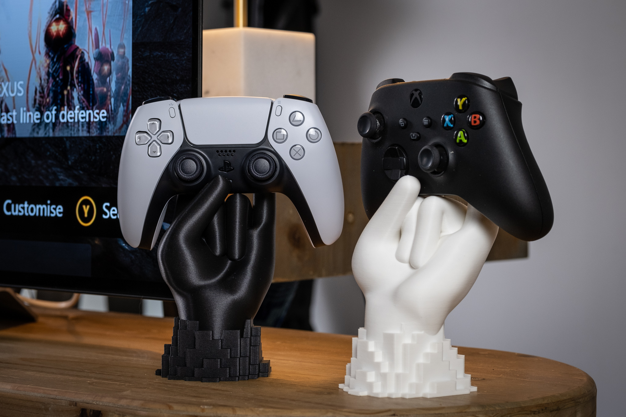 Hand Controller Stand MK.I by Holoprops | Printables Store