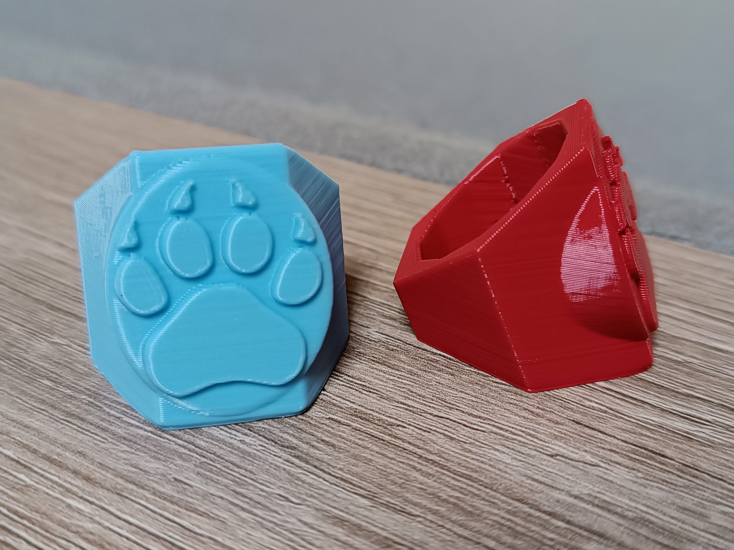 Wolf footprint woggle cubscout / Pasa pañuelo de huella de lobo. One or ...