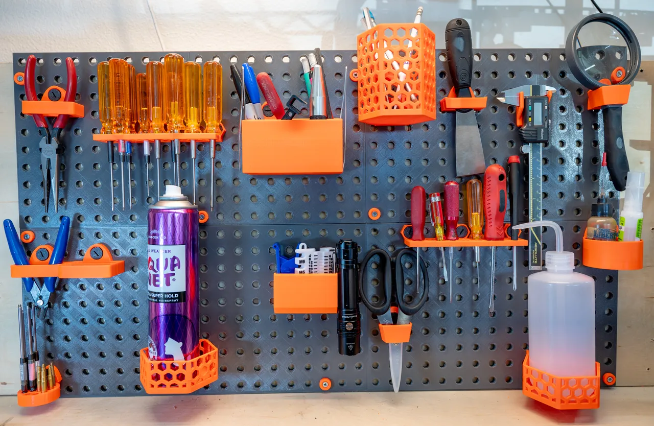 Wall mounted screw storage store