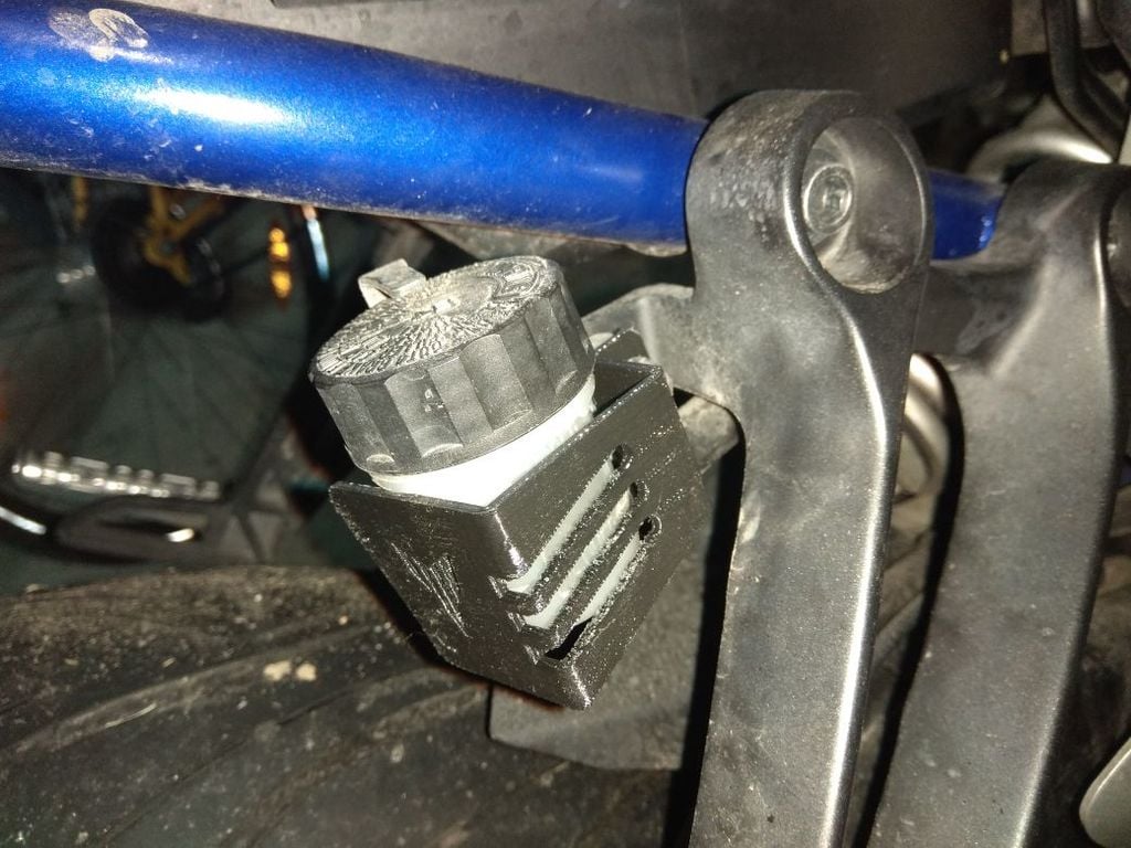 MT07/FZ07 Brake Reservoir Cover by simkeh | Download free STL model ...