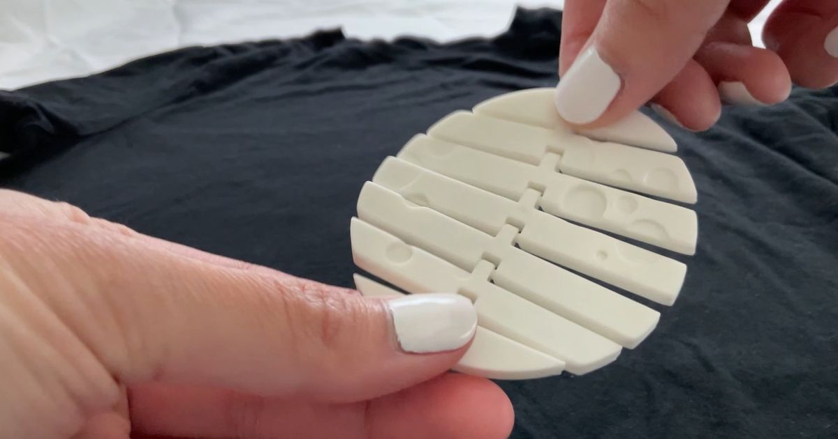 Articulated moon | Flexible fidget toy par Karen Chau Designs ...