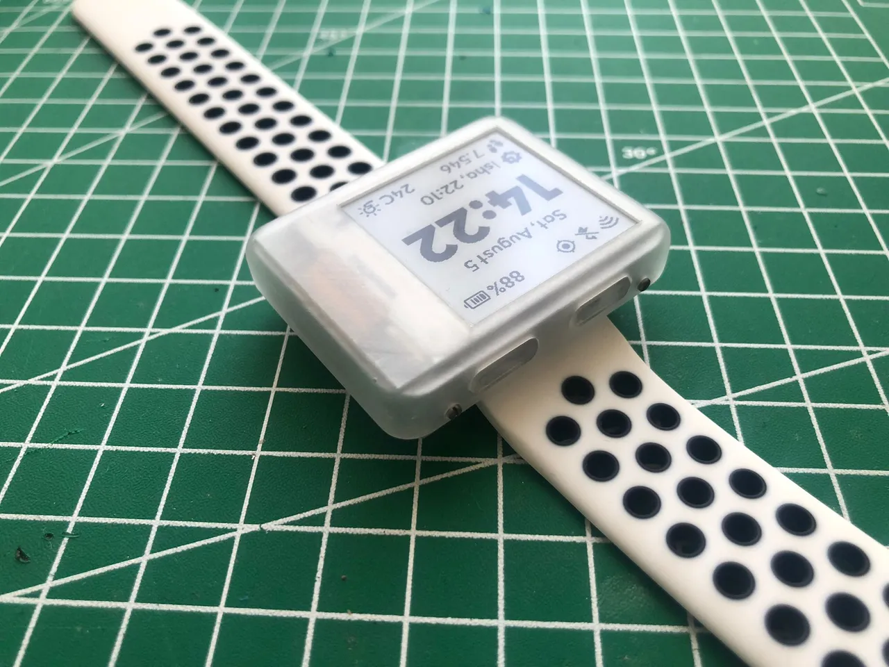 qpaper: LILYGO T-Wrist E-Paper ESP32 Development Board Smartwatch Shell by qewer33 | Download ...