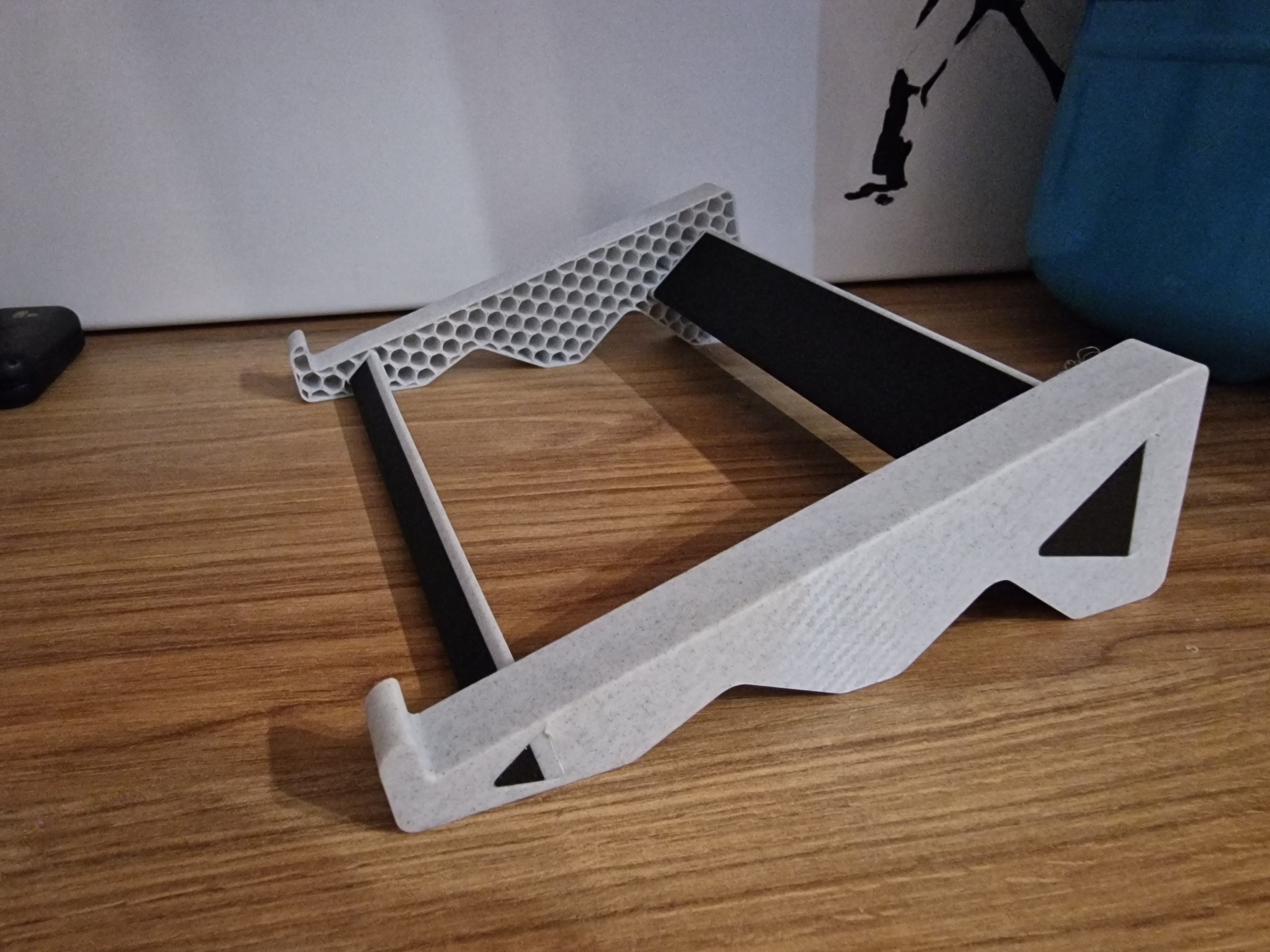 Stable Laptop stand for macbook pro 13" by Lukasz M | Download free STL ...