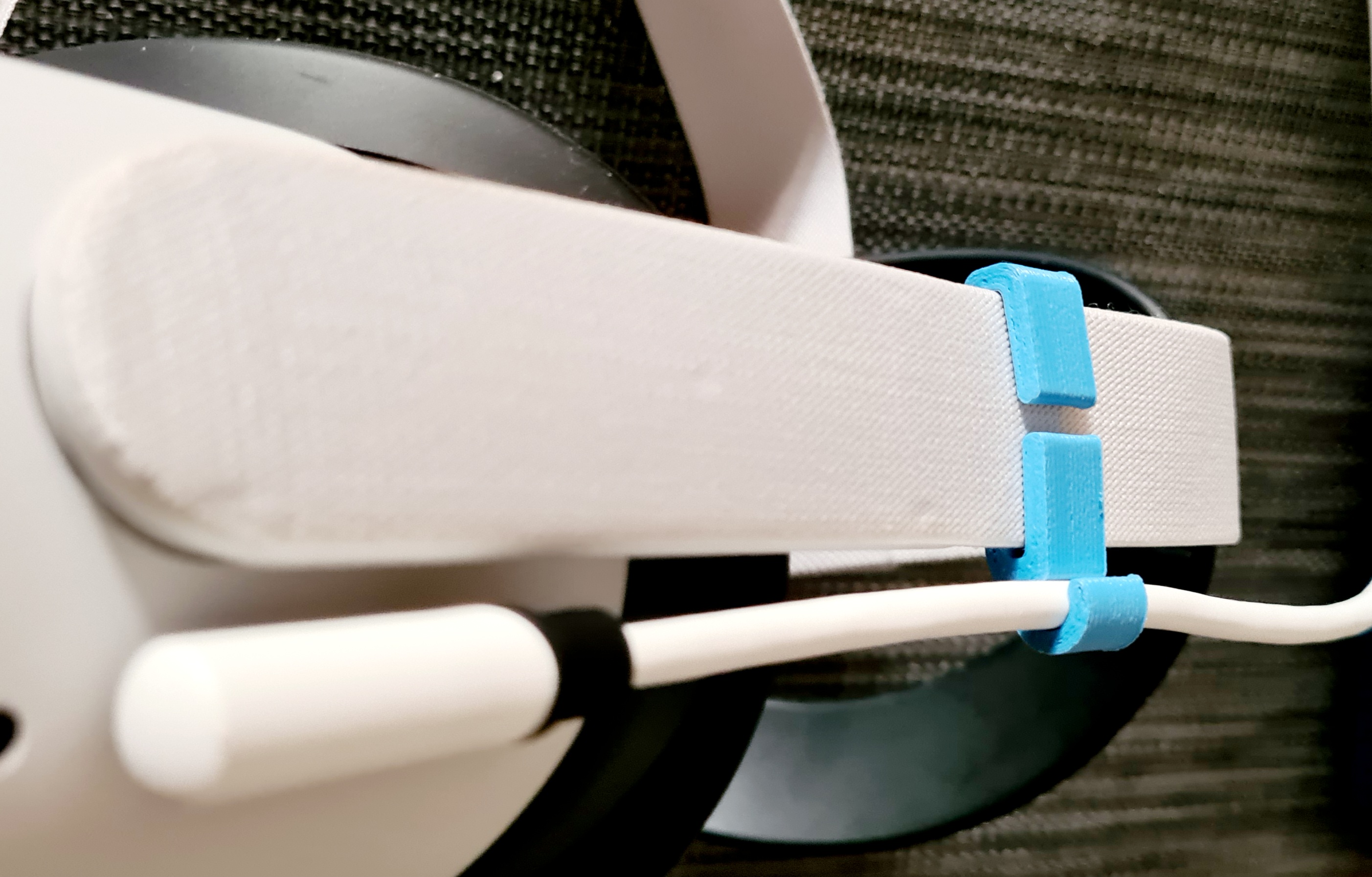 Meta Quest 2 USB C Cable Support for headset strap by Dzyn72 | Download ...