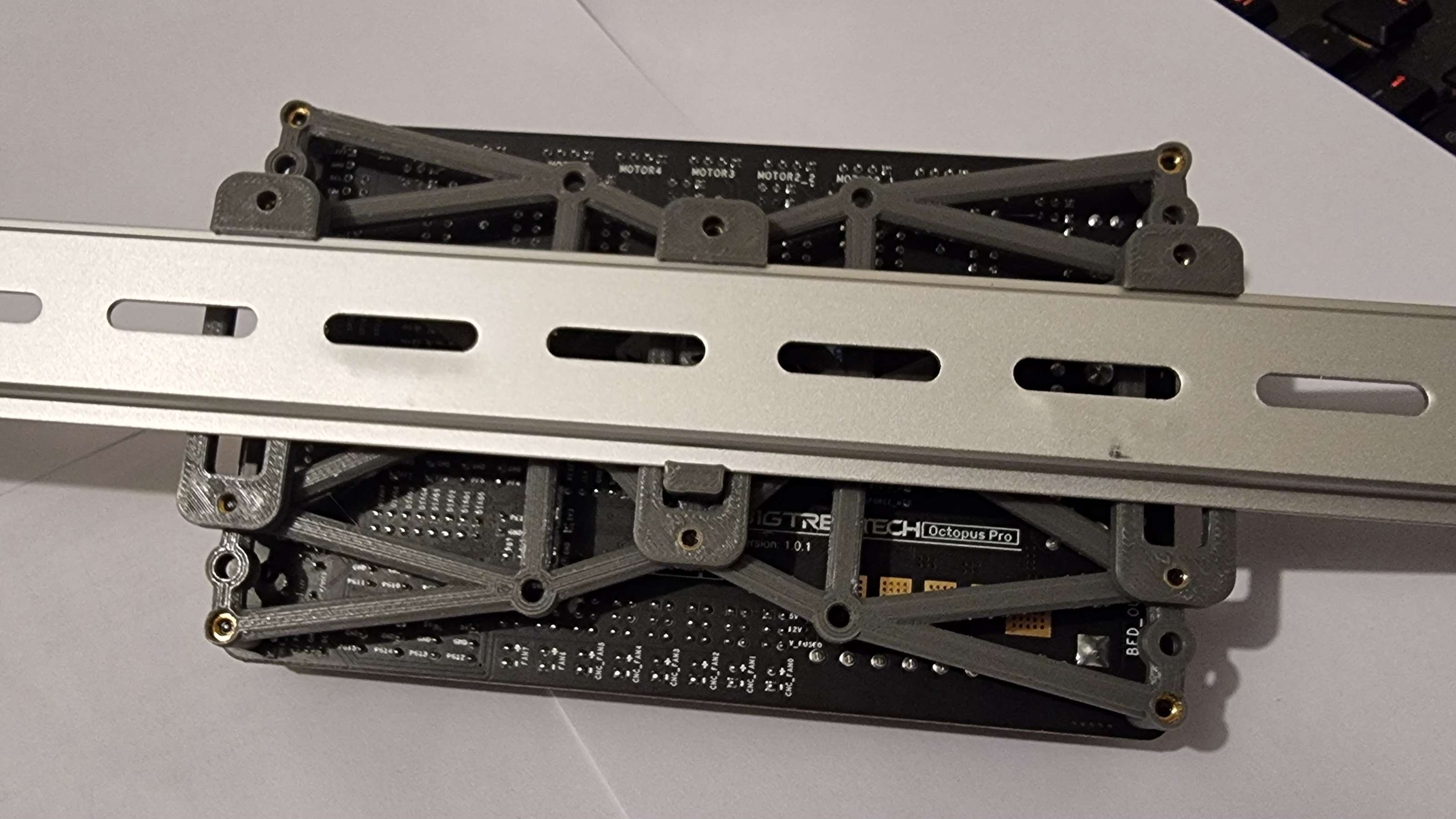 DIN Rail BTT Octopus Mount by Maxstupo | Download free STL model ...