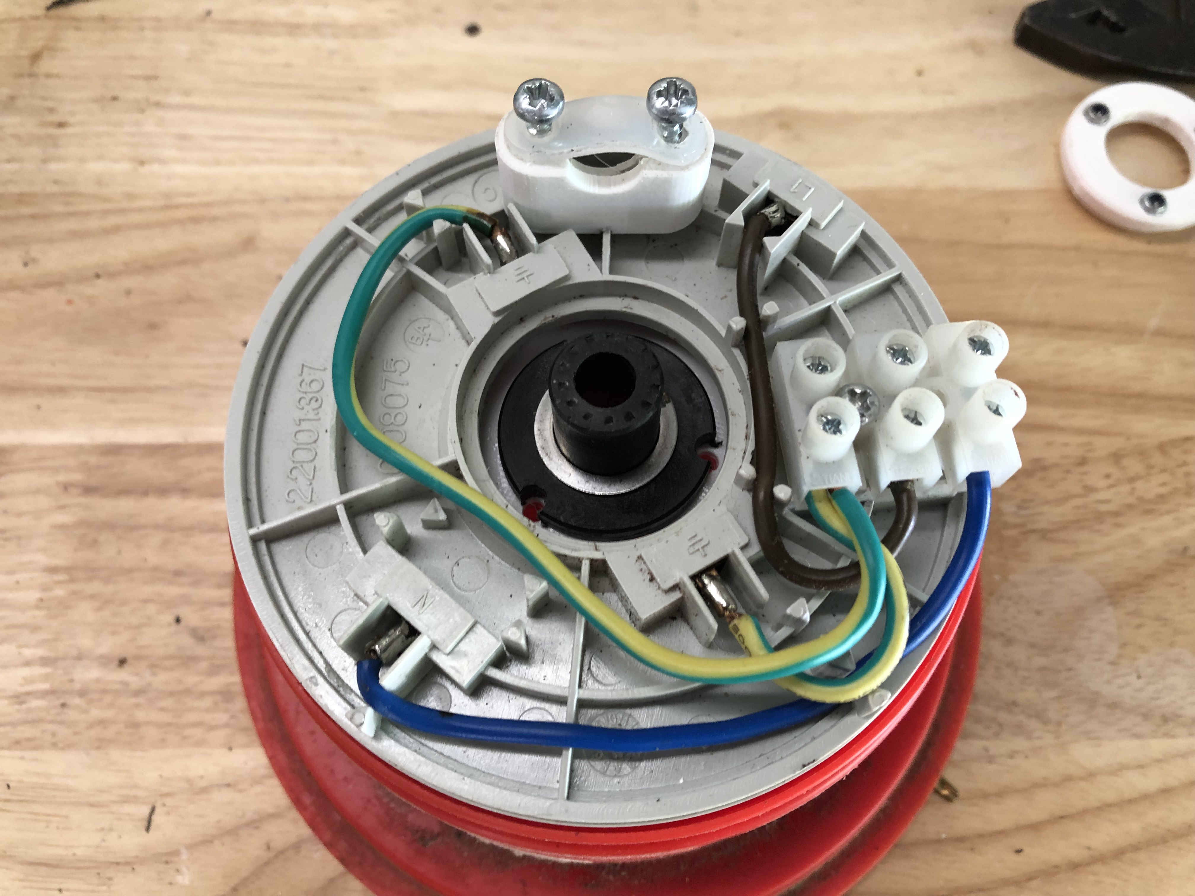 Electric cable reel with rotating contact and remote plug block - WURTH ...