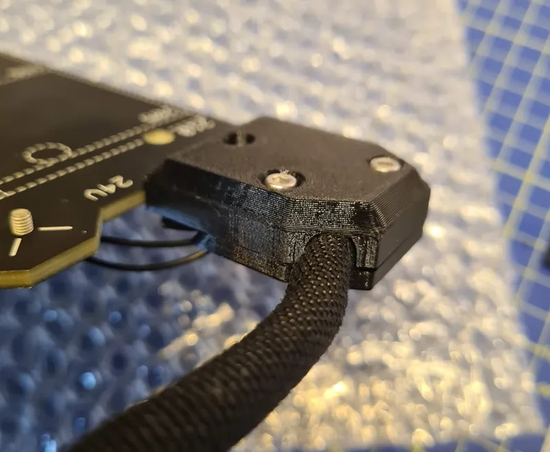 60° Heatbed Cable Cover for MK4 v2 od autora MrNeedlemouse | Stáhněte ...