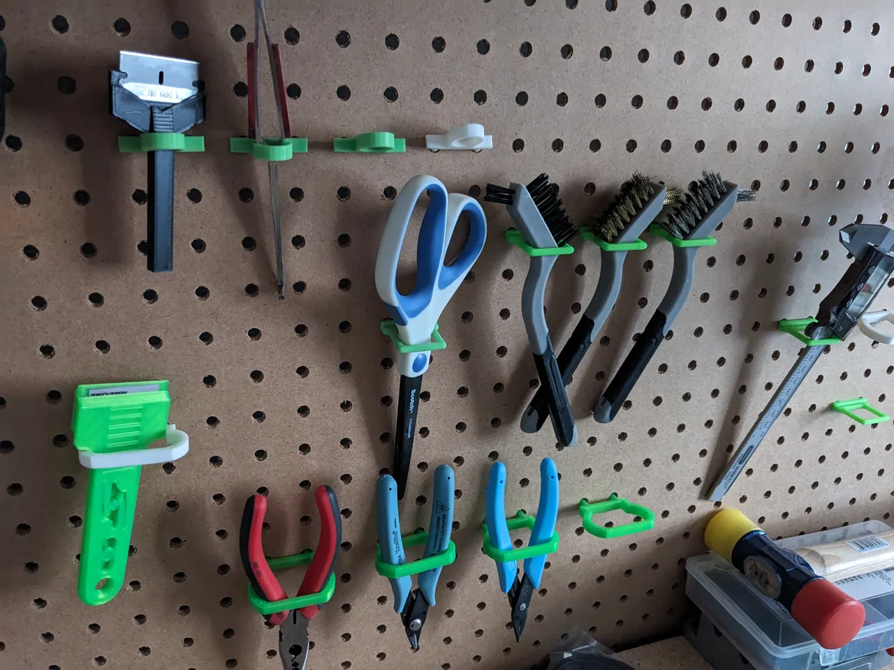 Pegboard tool holders by Lounix | Download free STL model | Printables.com