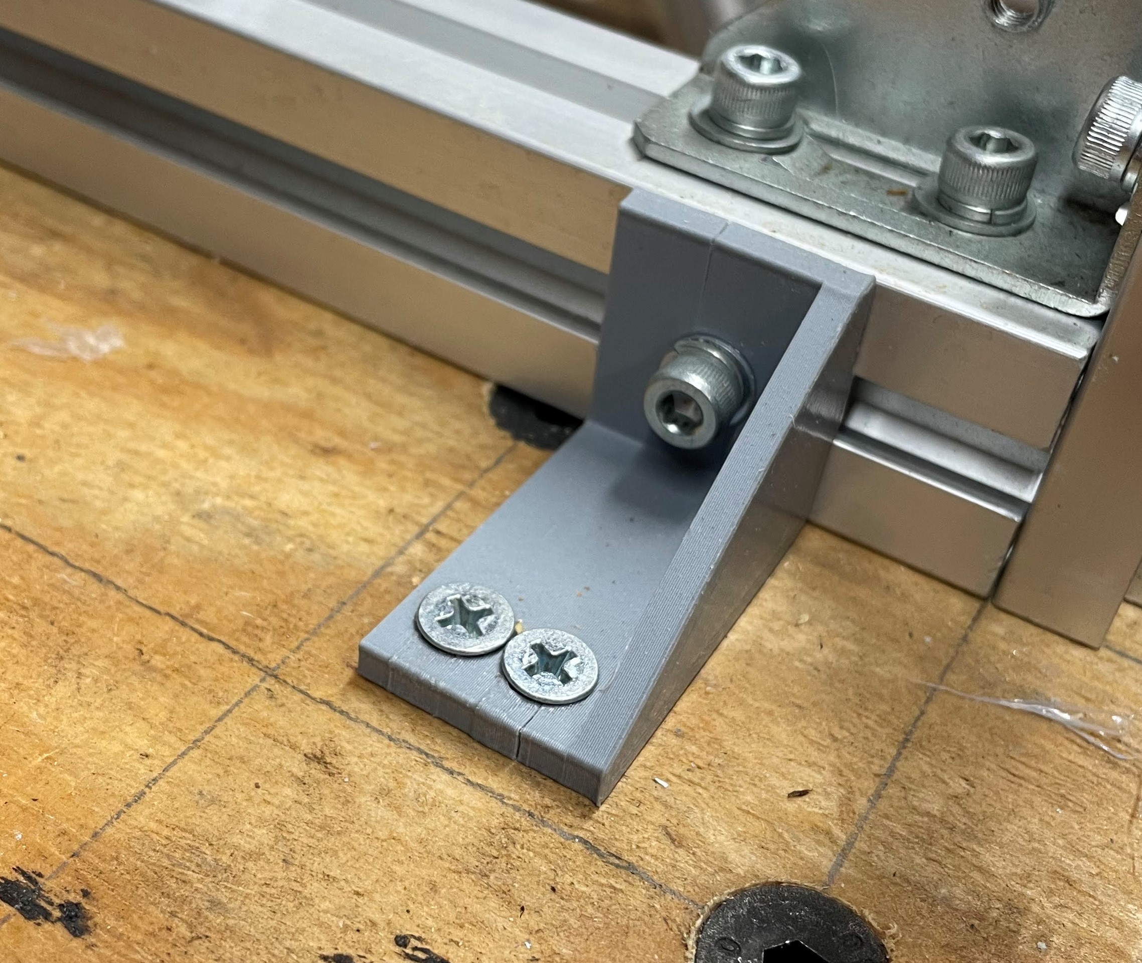 30mm extrusion screw down bracket -long reach by Douglas Hale ...