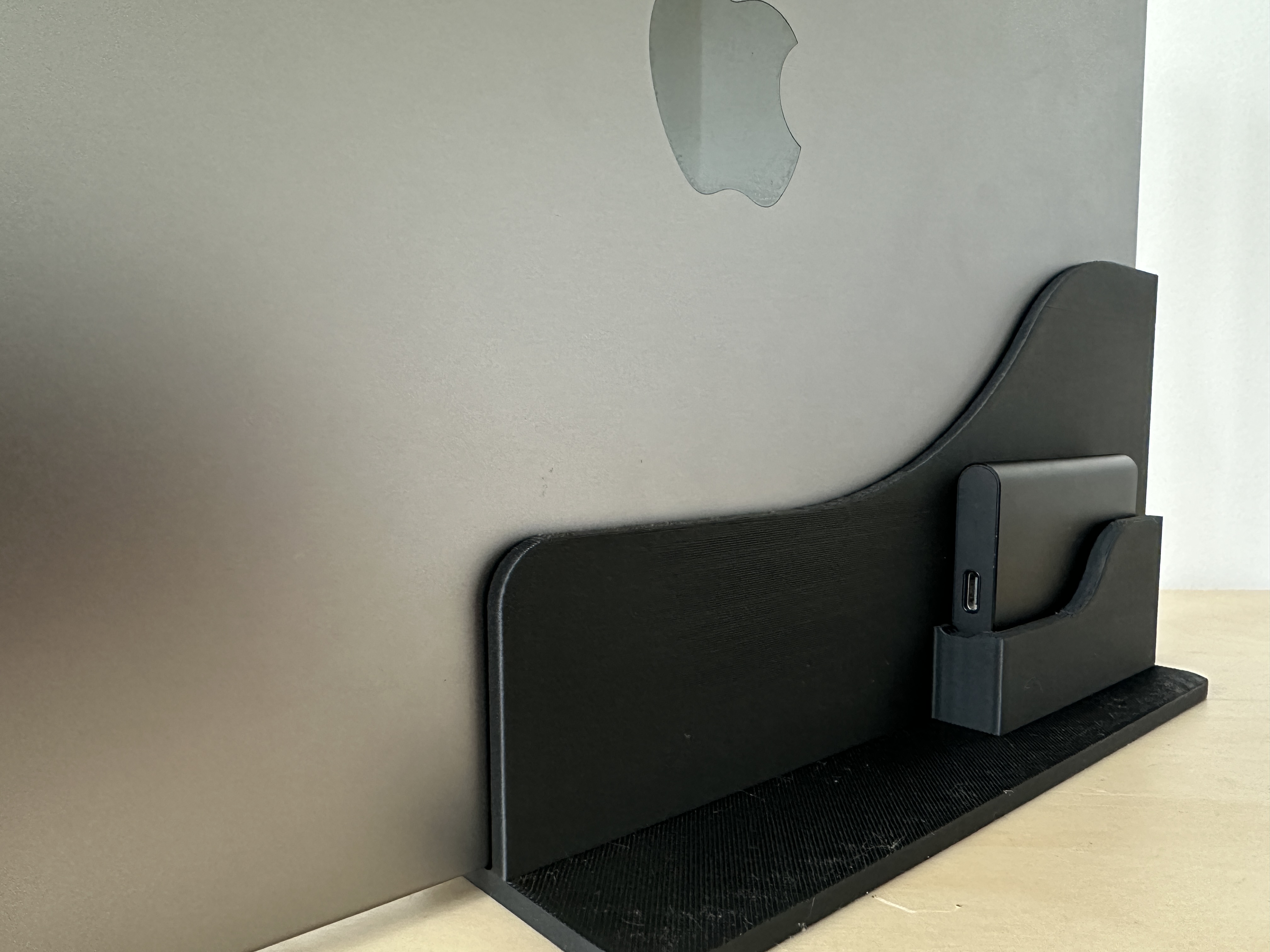 MacBook Pro Stand by Fluzory | Download free STL model | Printables.com