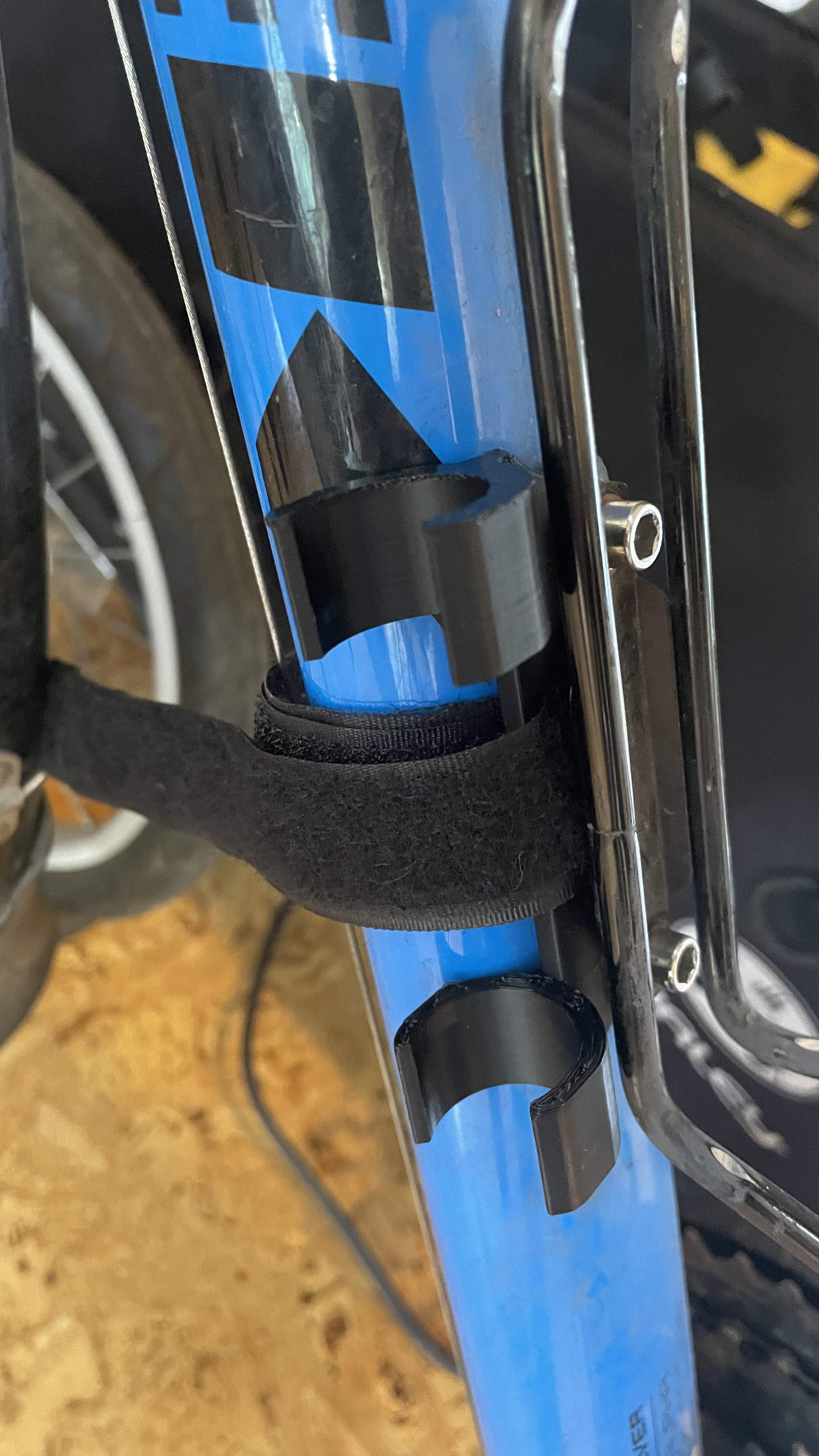Bike Pump Mount (22.5 mm) by orangetruth | Download free STL model | Printables.com