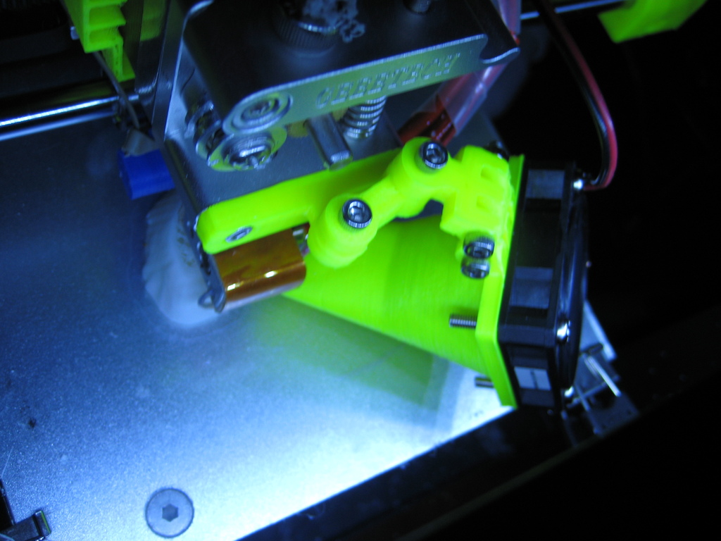 Fan Mount for Geeetech MeCreator by JustSomeGuy | Download free STL ...