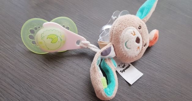 clip to hold pacifiers from Mam by Pulpataro | Download free STL model ...
