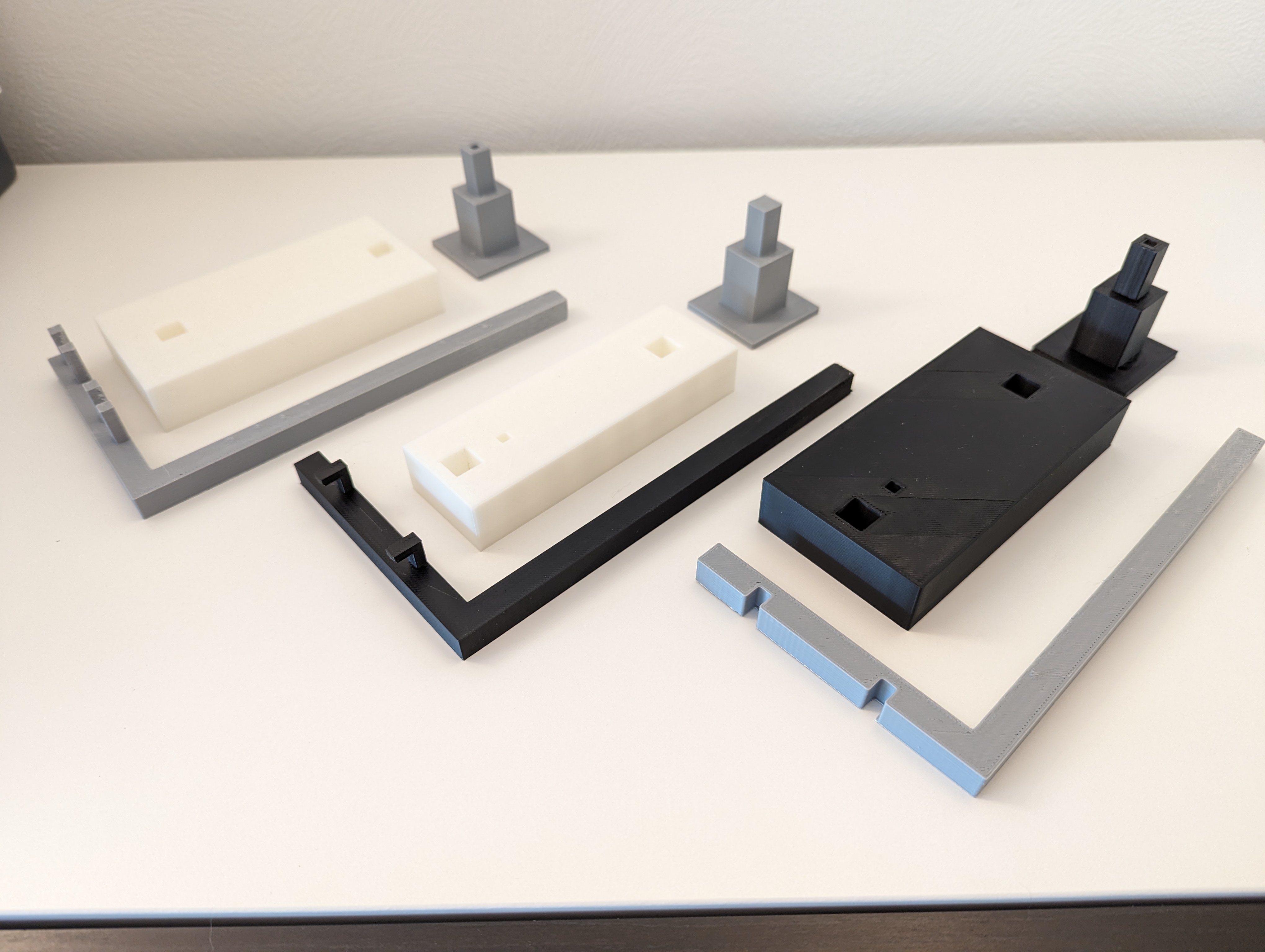 Low Poly IEM Earphone Stand by Ke We | Download free STL model ...