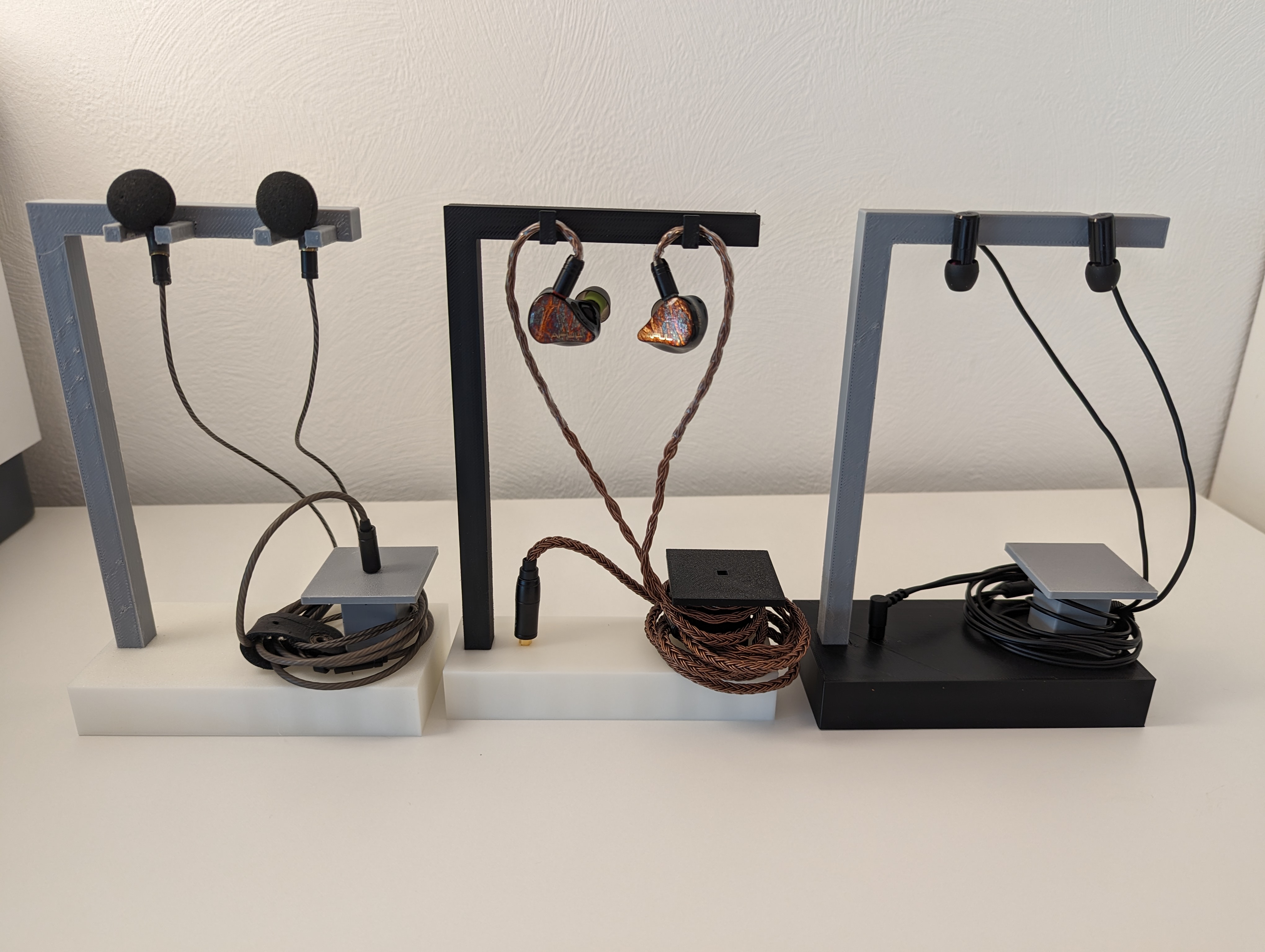 Low Poly IEM Earphone Stand by Ke We | Download free STL model ...