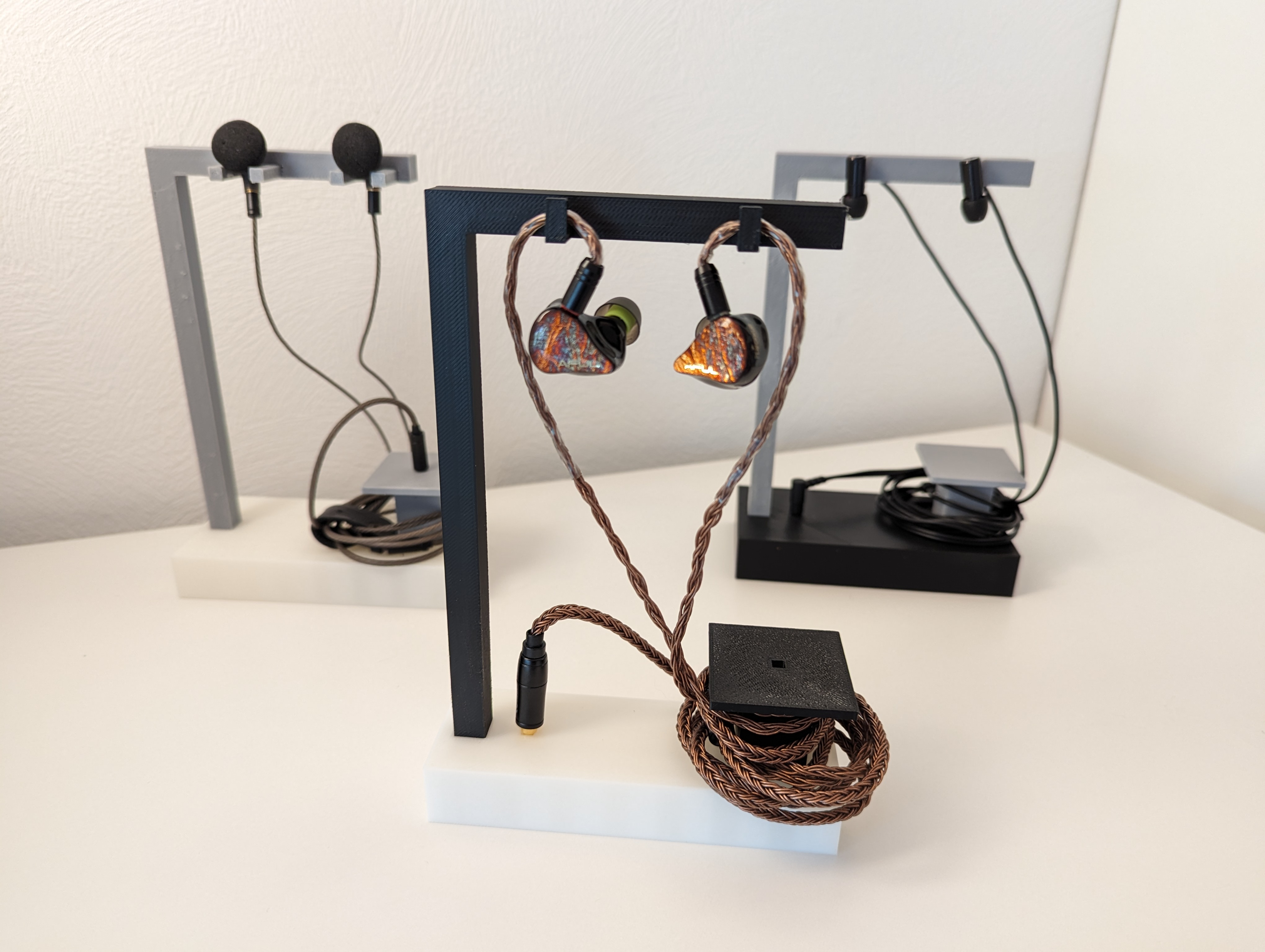 Low Poly IEM Earphone Stand by Ke We | Download free STL model ...