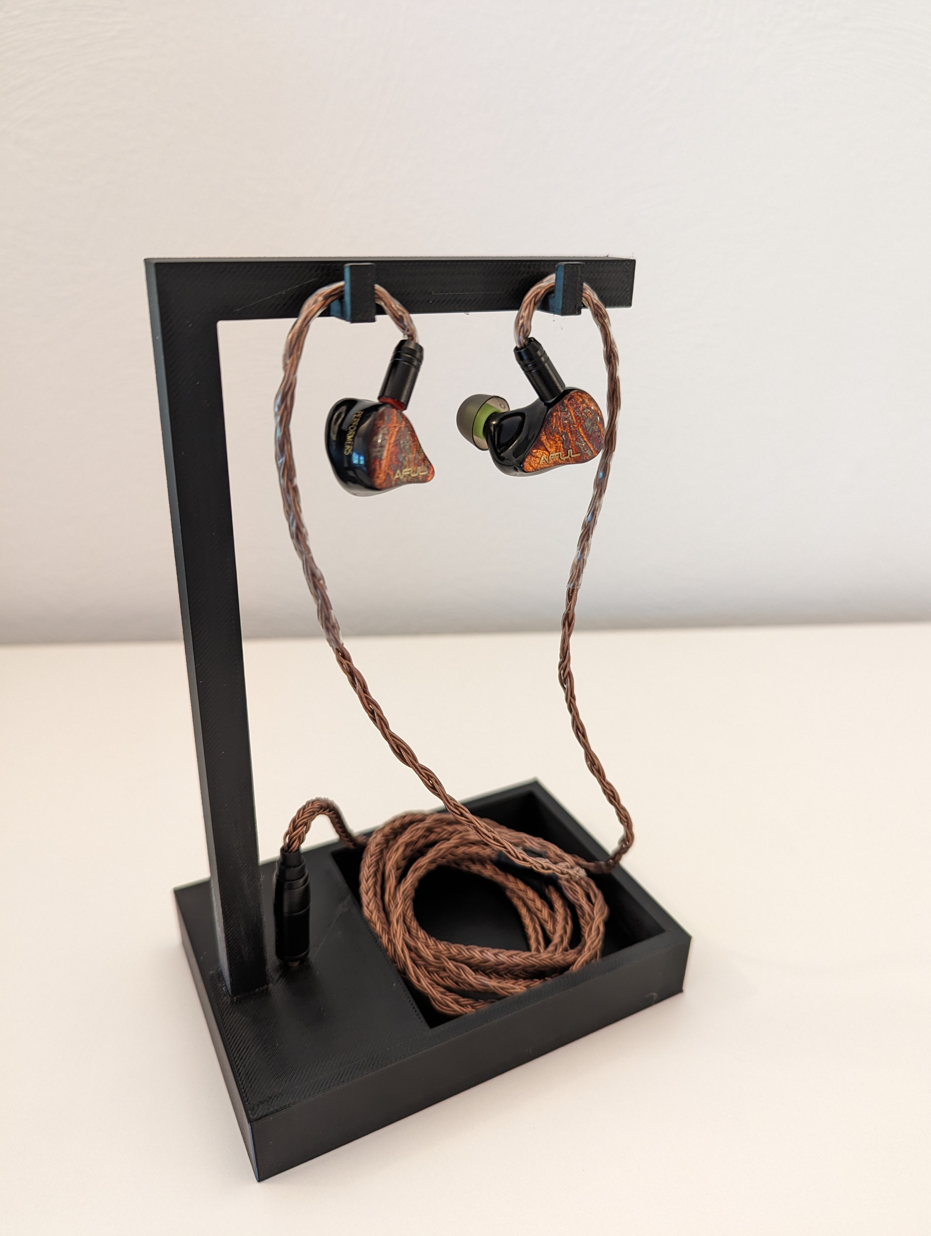 Low Poly IEM Earphone Stand by Ke We | Download free STL model ...