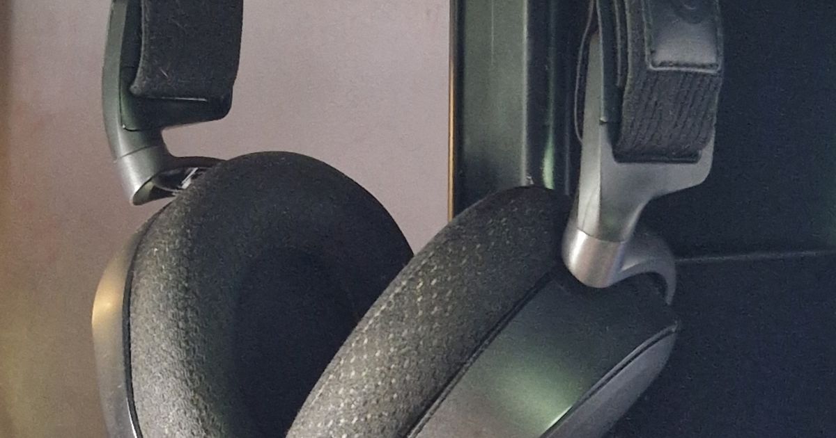 Ikea Fredde headset-hanger by Caiben | Download free STL model ...