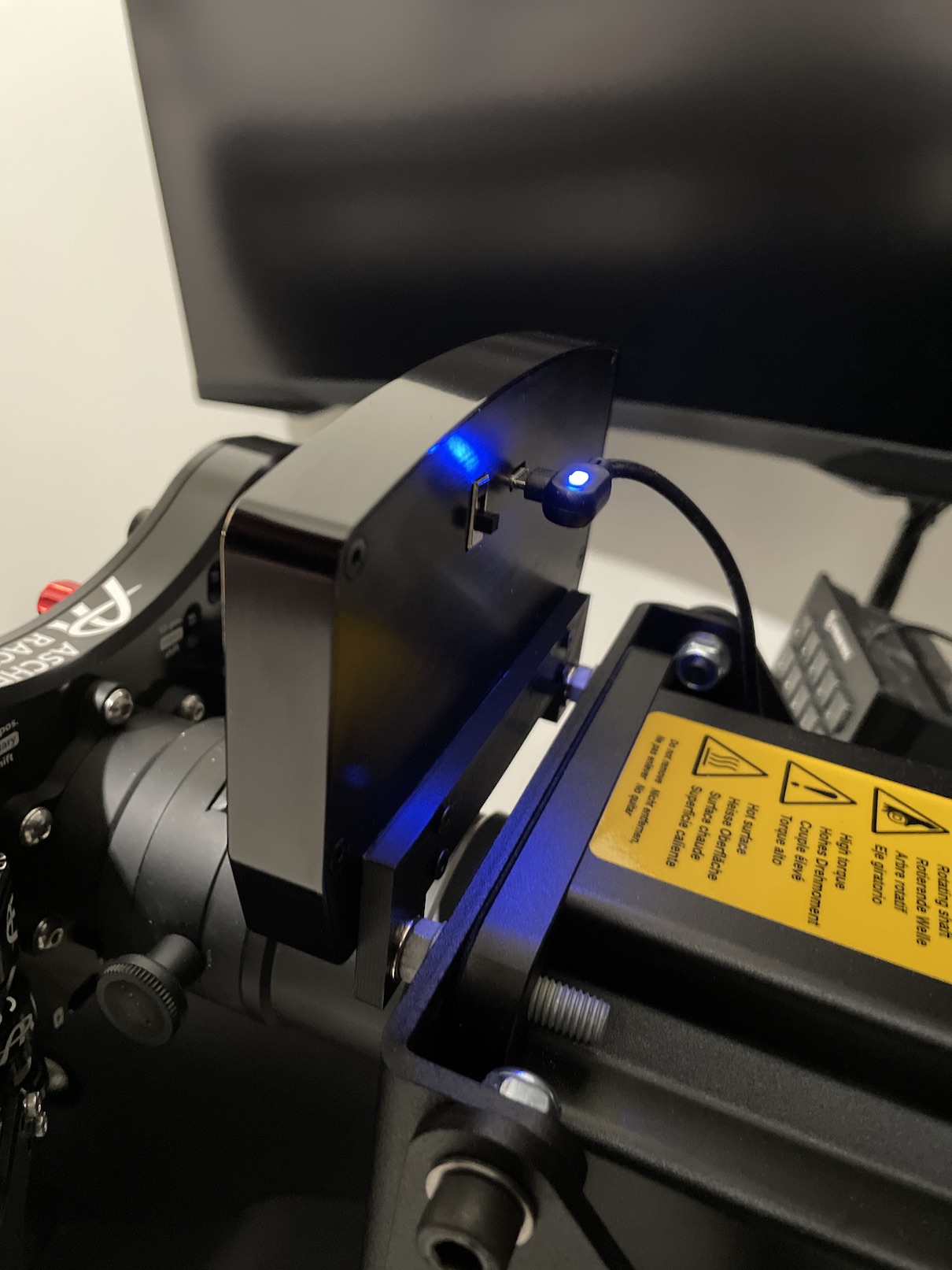 Magnetic Simdash mount for Simucube by Kim | Download free STL model ...