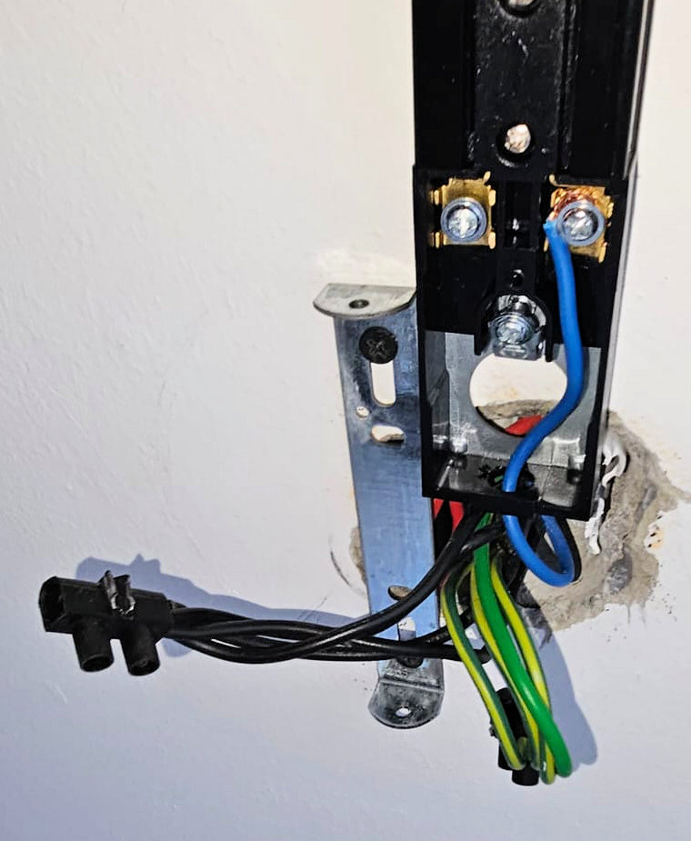 Parametric box with grid for electrial/electronics application by NelisW | Download free STL ...