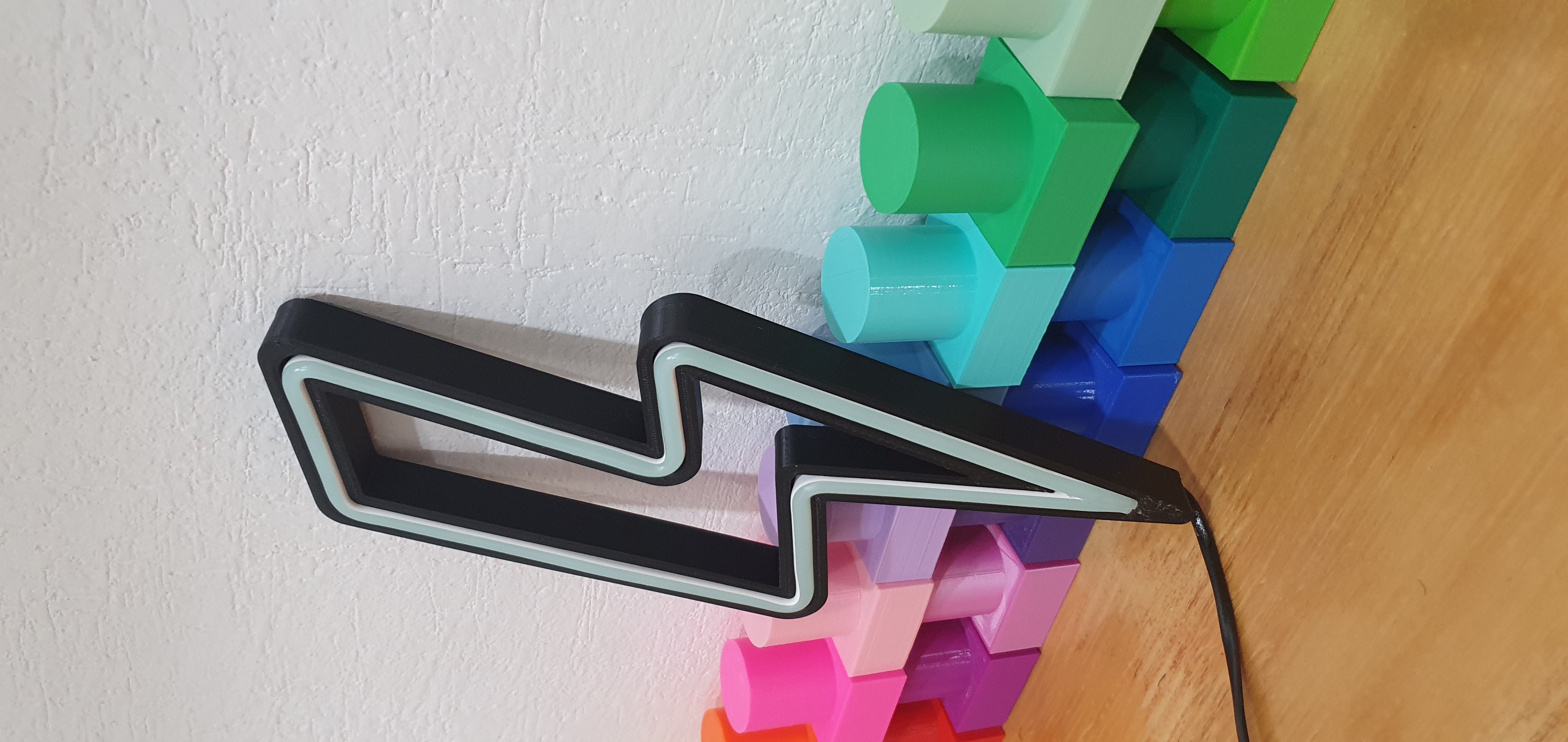 Lightning-shaped base by BrightBox | Printables Store