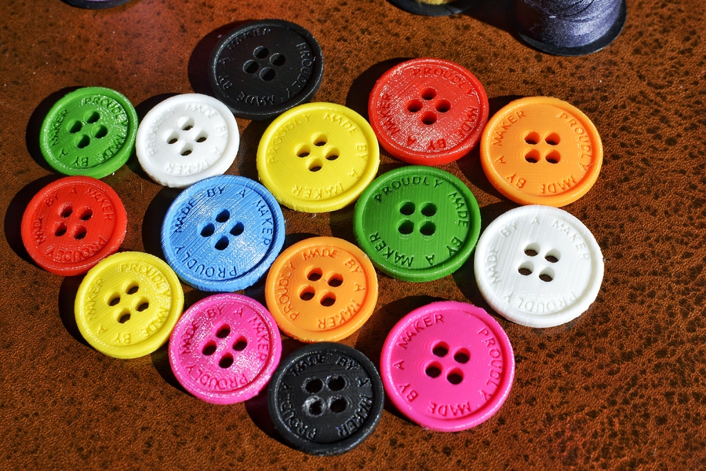 Button : Proudly made by a Maker -30 and 26 mm by Julián Caro Linares ...