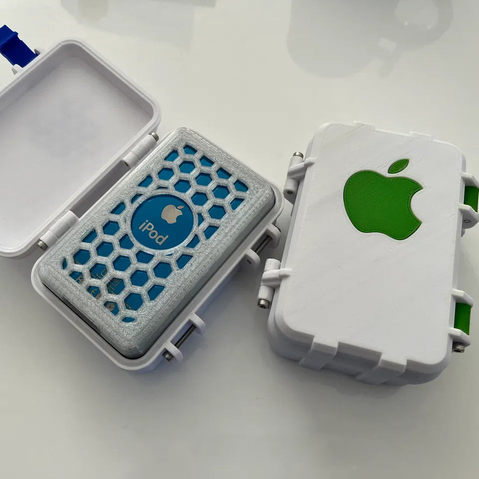 iPod Classic 5G (30GB) Case with Hexagon Back (and more Designs) by ...