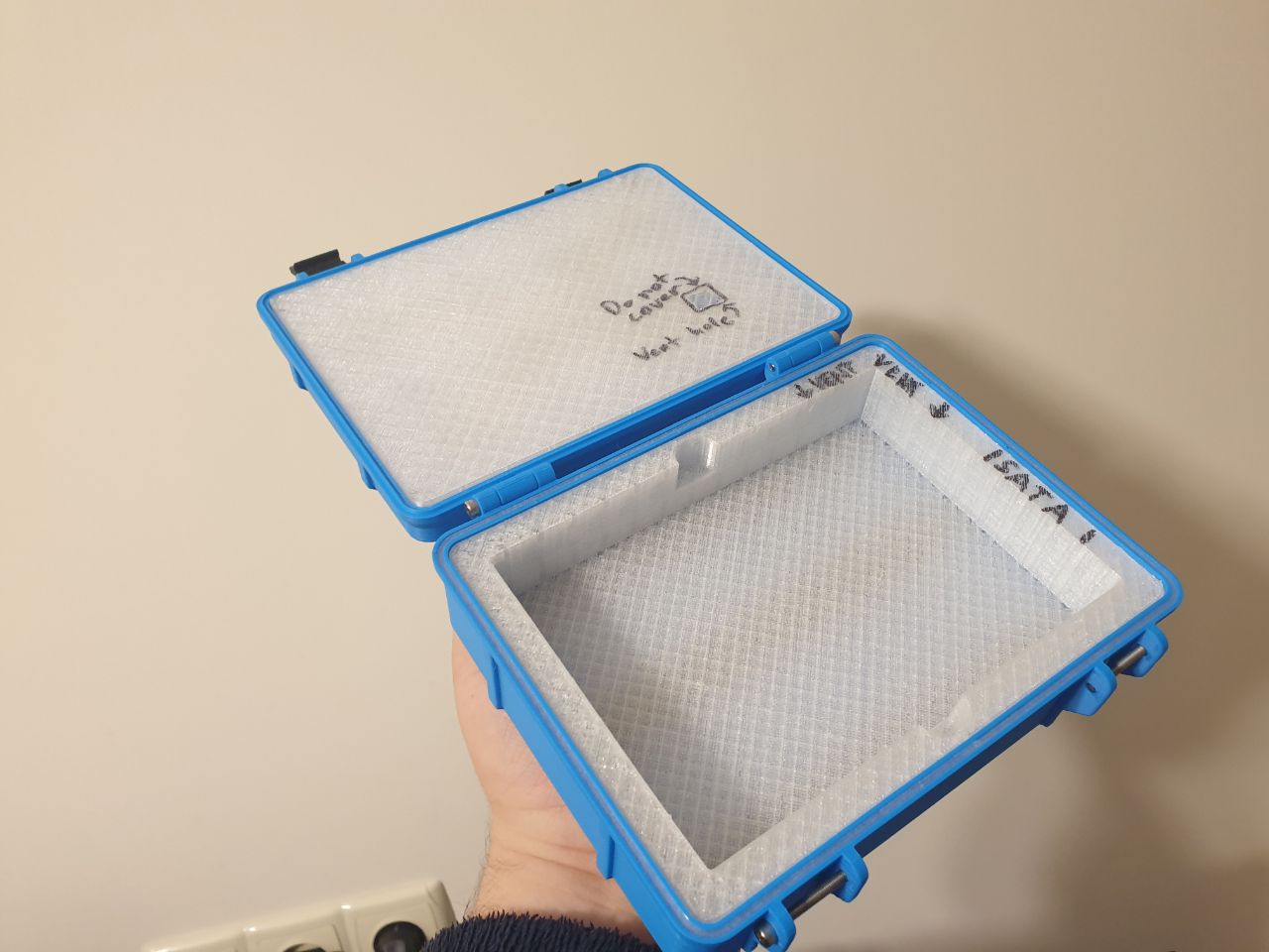 3.5" HDD shock absorbing sealable box by IE | Download free STL model ...