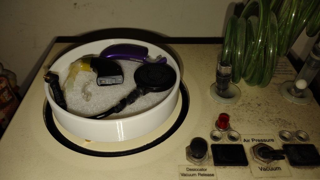 Drying containers for hearing aids and cochlear implant sound processor ...