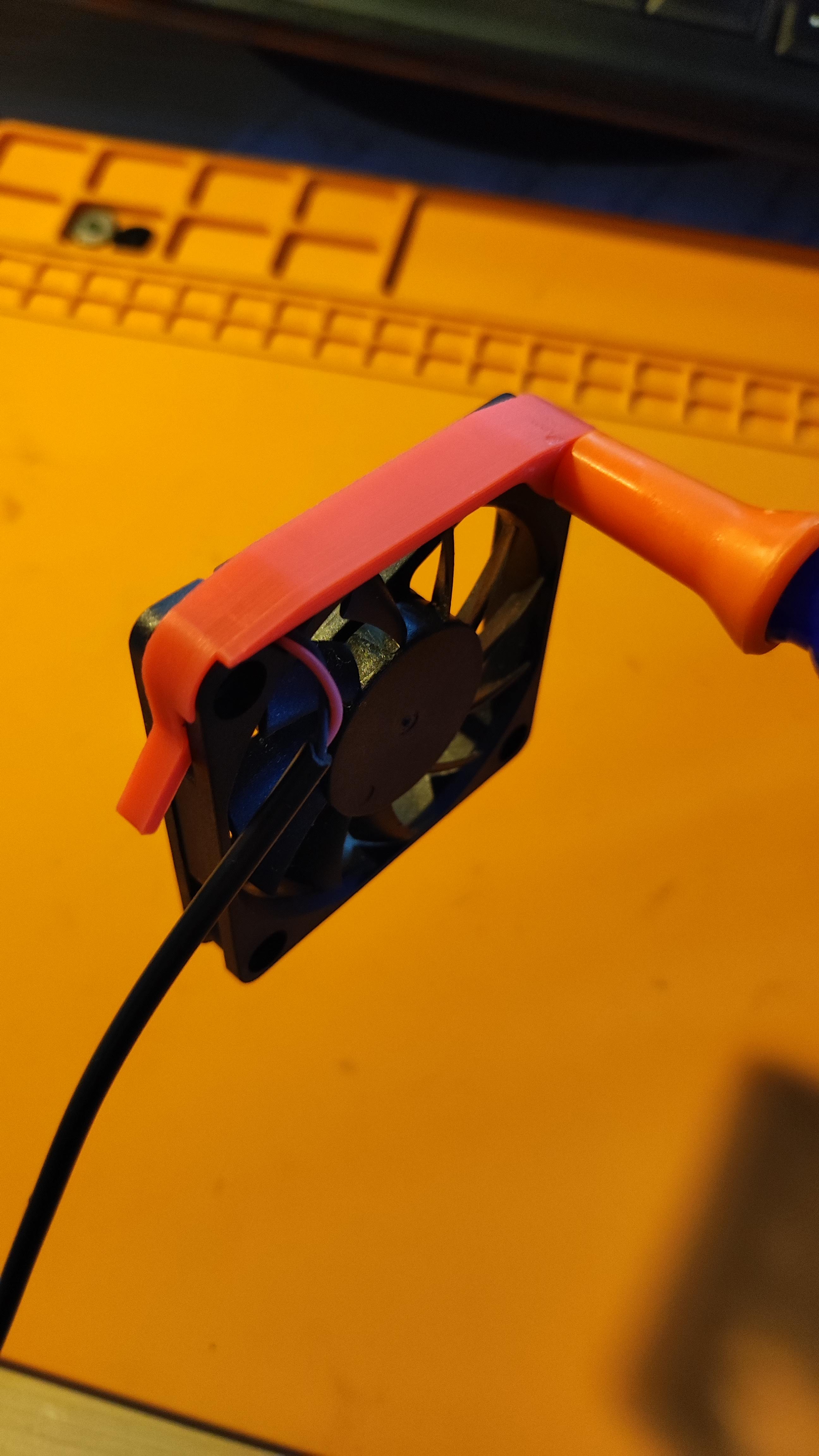 Fan holder by Jodsalz | Download free STL model | Printables.com