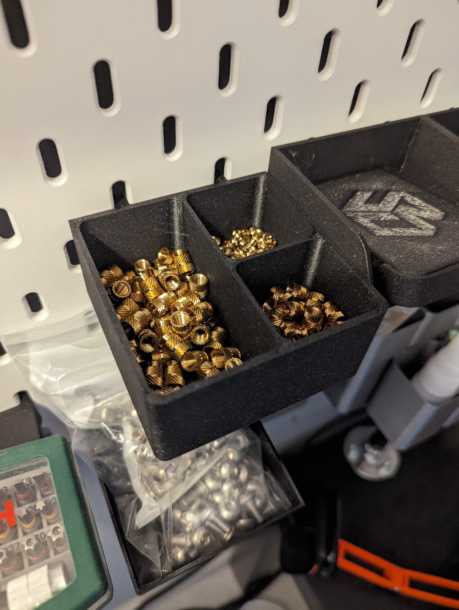 Skadis Tray for small stuff (screws / heat inserts) by Niclas S ...