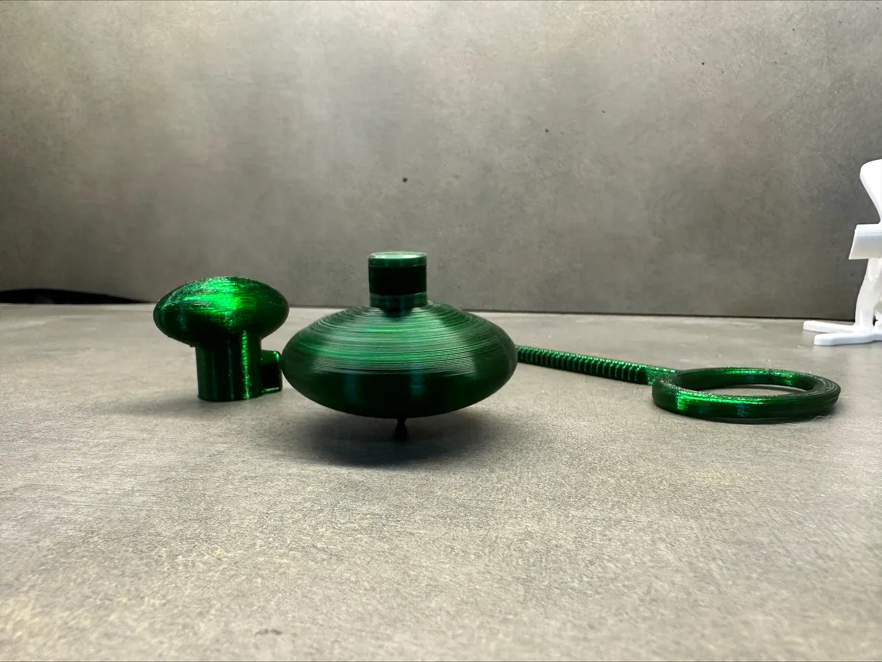 Fast Spinning Top with Ripcord by MW-Mechanical | Download free STL ...