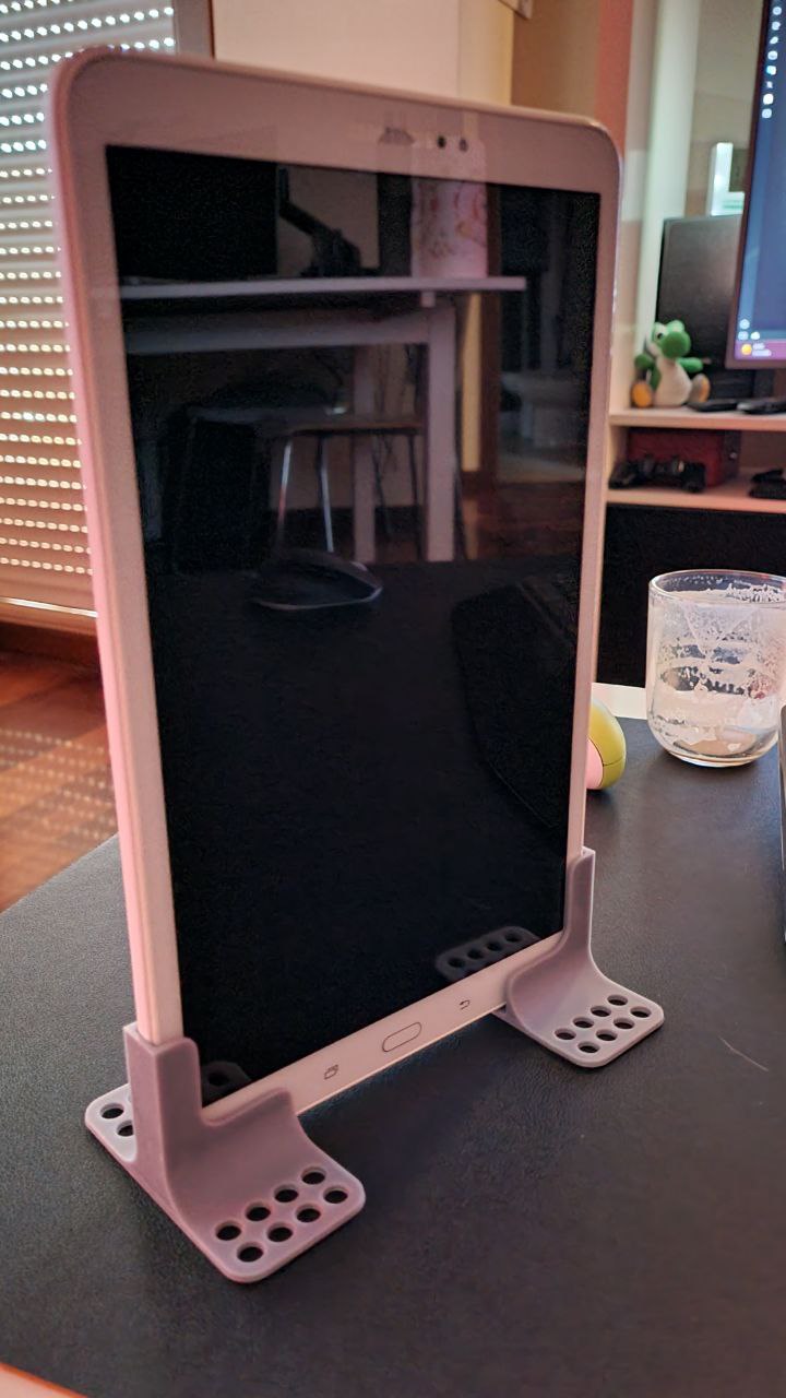 Vertical Stand for Tablet (10mm) by lorddeus | Download free STL model ...