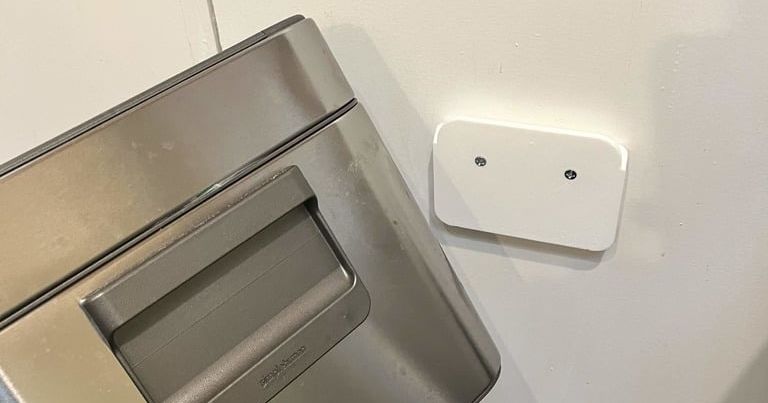 Simplehuman compost caddy cabinet mount by sheevum | Download free STL ...