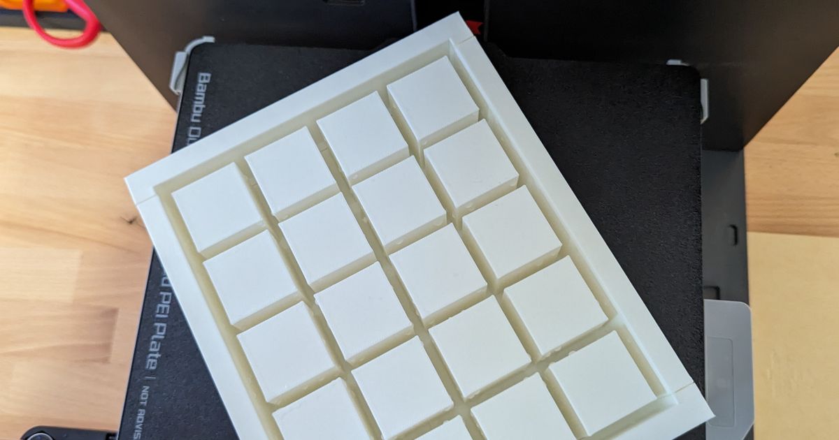 Customizable Large Ice Cubes Mold Tray by Rendoc | Download free STL ...