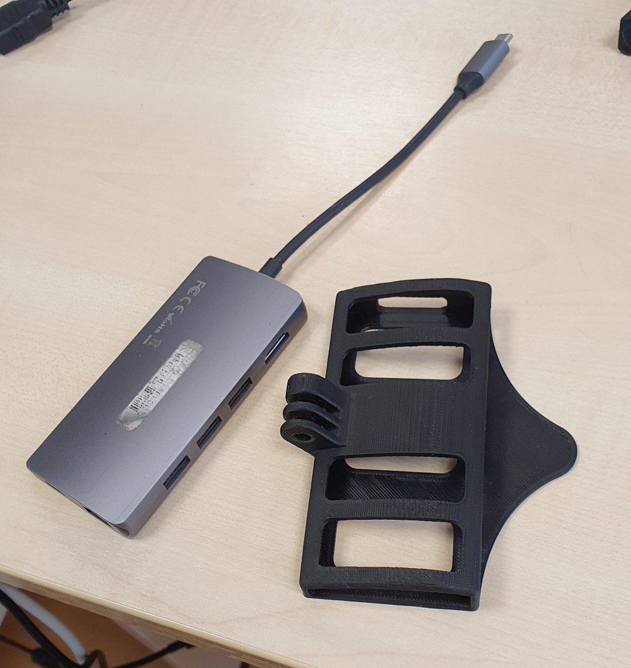 Satechi USB-C HUB phone holder by Horci | Download free STL model ...