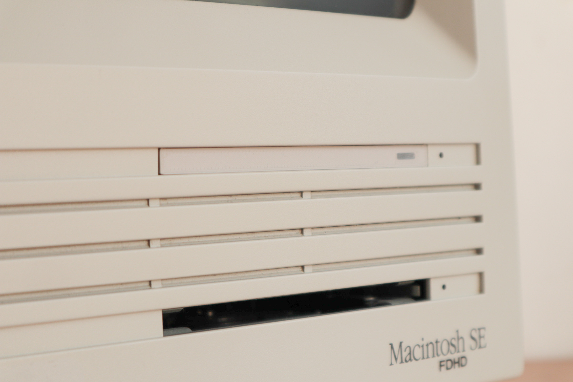 Apple Macintosh SE Drive bay cover by COMmand-OPtion-PR | Download free ...