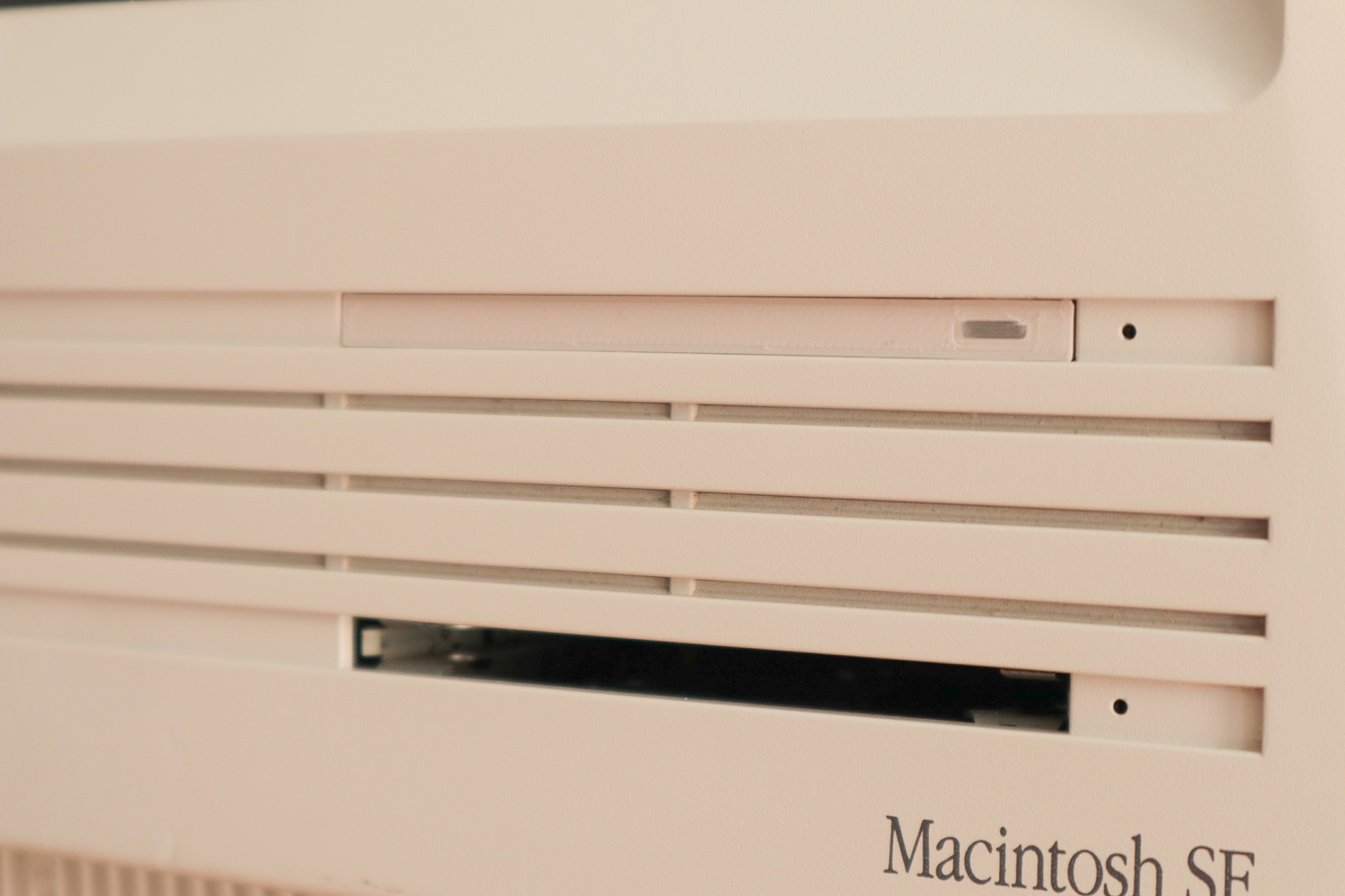 Apple Macintosh SE Drive bay cover by COMmand-OPtion-PR | Download free ...