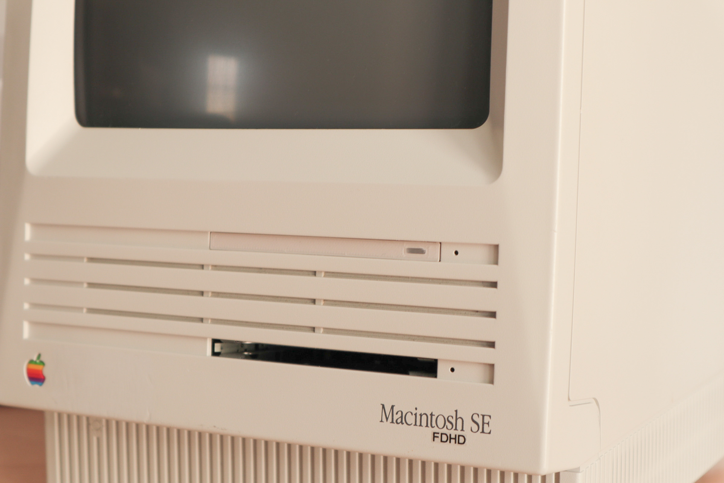 Apple Macintosh SE Drive bay cover by COMmand-OPtion-PR | Download free ...