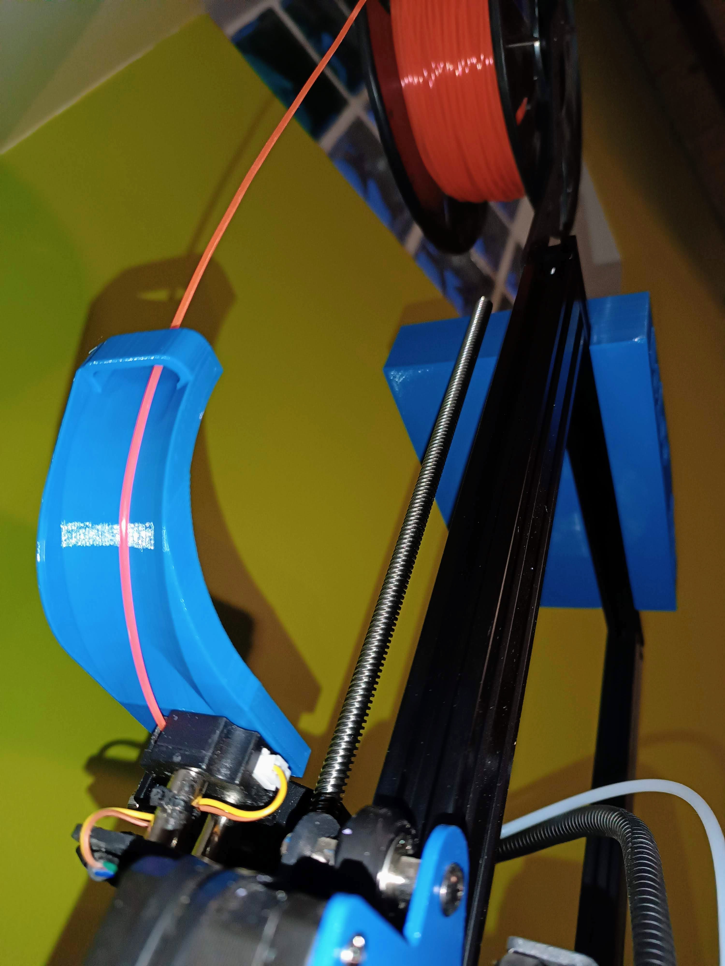 Filament guide (vertical to horizontal) for filament break detection ...