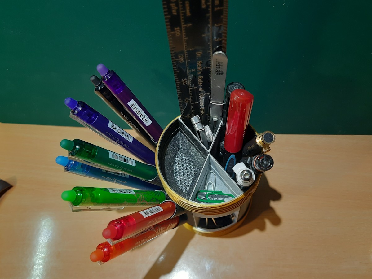 slightly over-engineered modular vase-mode pen holder / organizer by ...